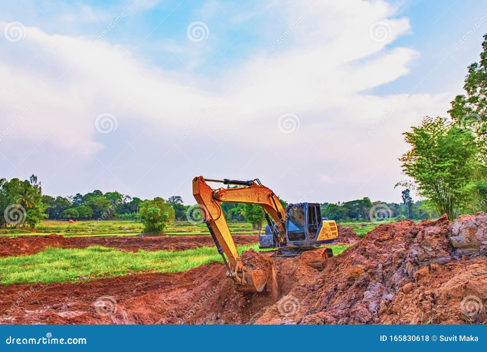 View of the Backhoe Was Digging a Pit in the Ground Stock Photo - Image ...