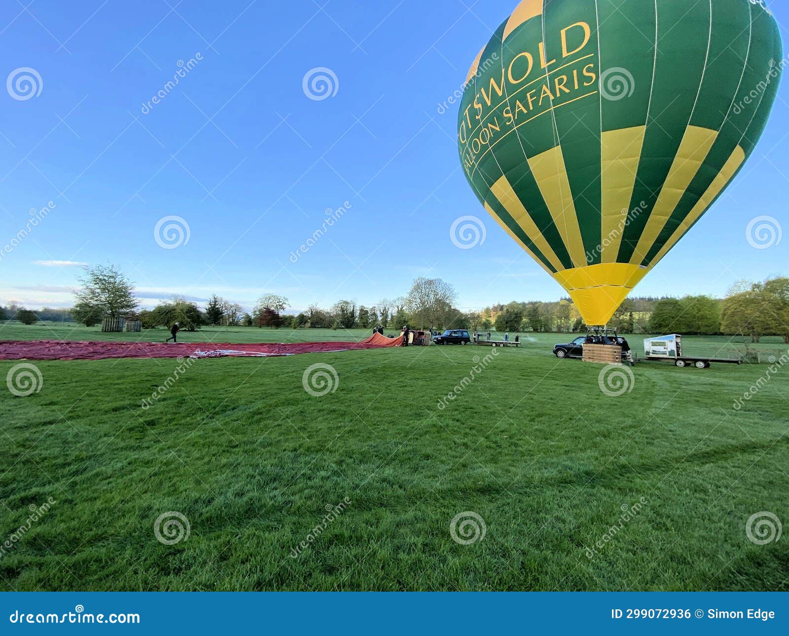 A View of a Balloon in the Sky Editorial Photo - Image of parachute ...