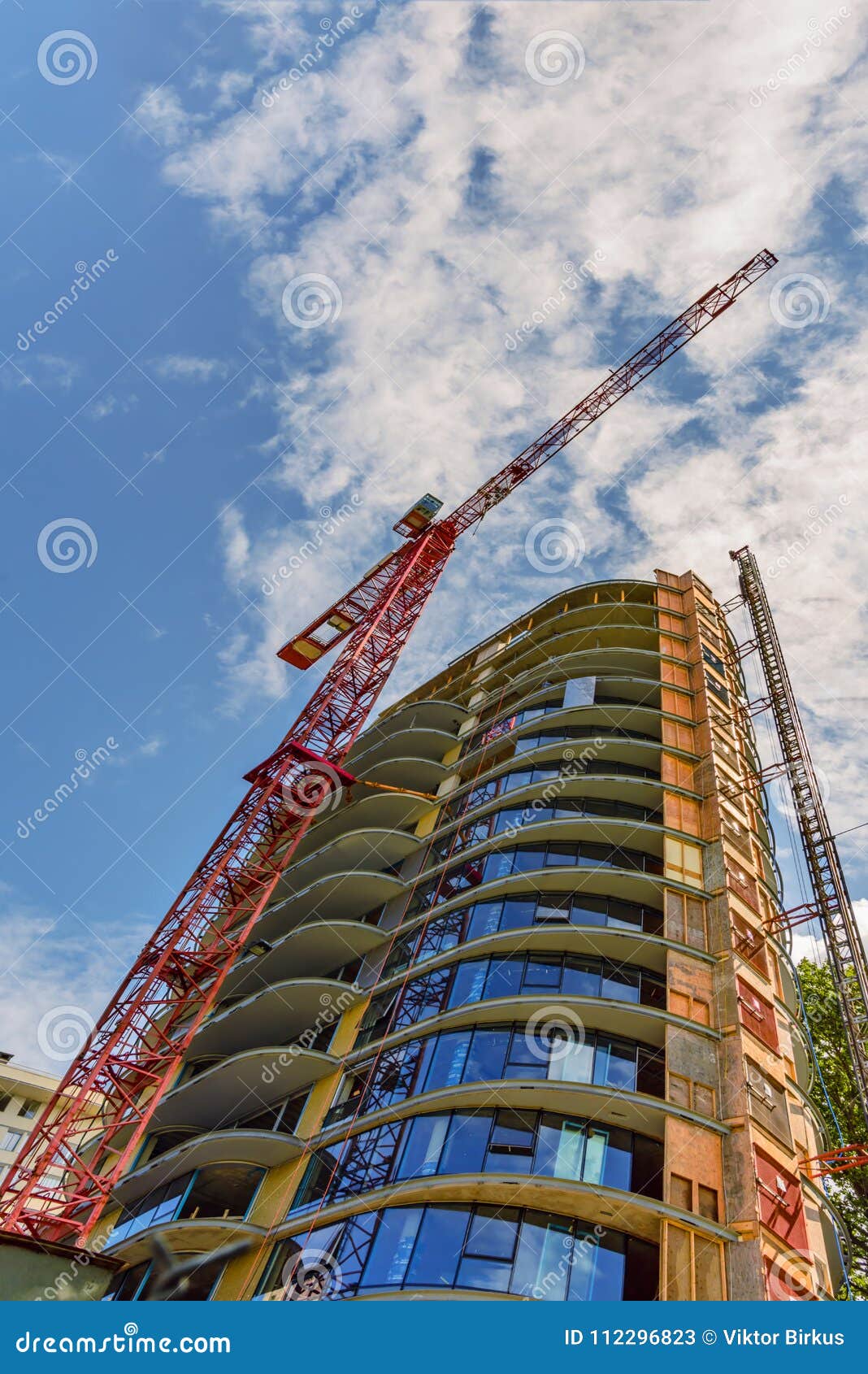 View from Below Upwards on the Construction of a Tower Crane Stock ...