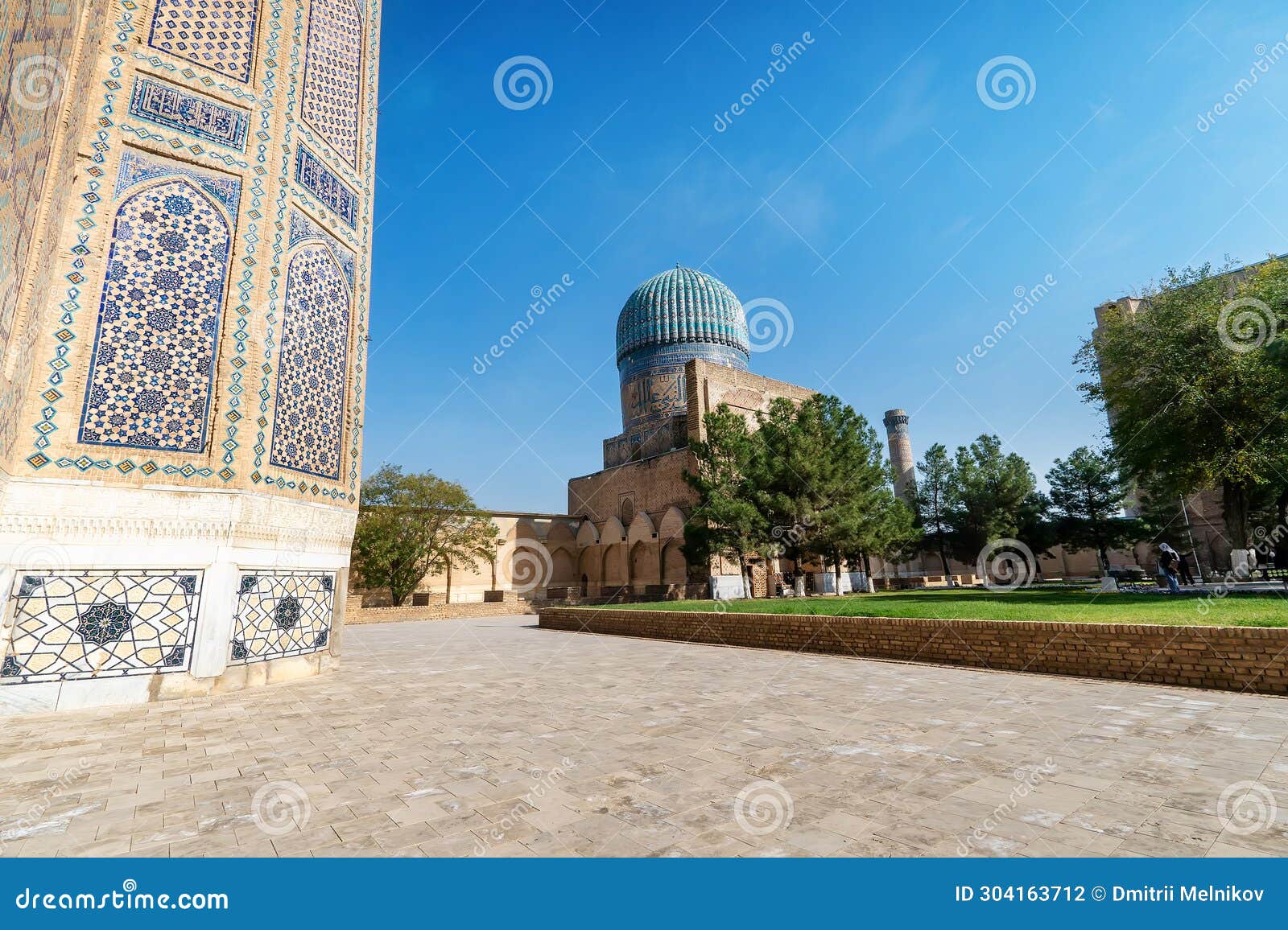 View of Bibi Khanum Mosque Complex, Samarkand, Uzbekistan Stock Photo ...