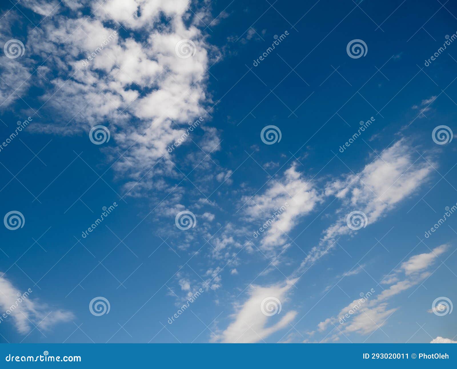 View of the Blue Cloudy Sky Directly Overhead Stock Image - Image of ...