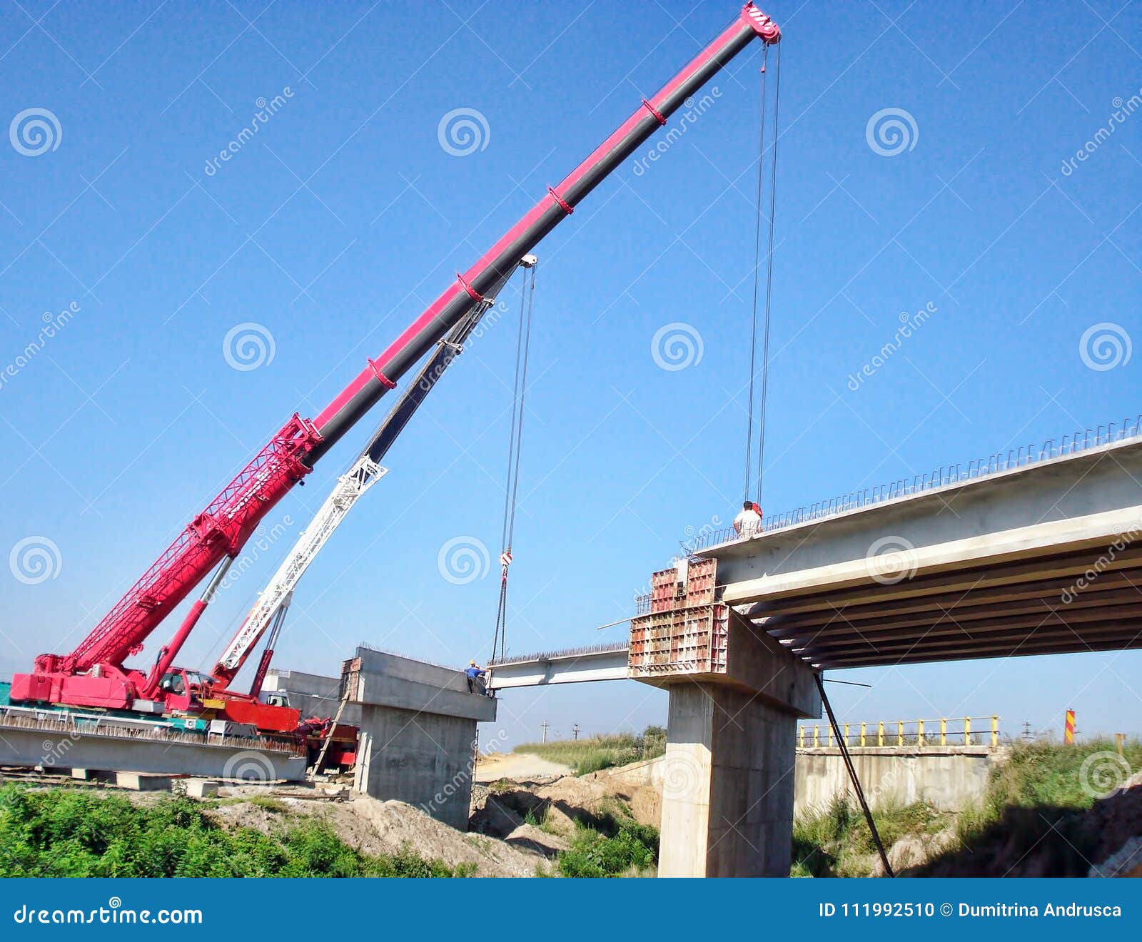 Crane fixed the beam stock photo. Image of engineering - 111992510