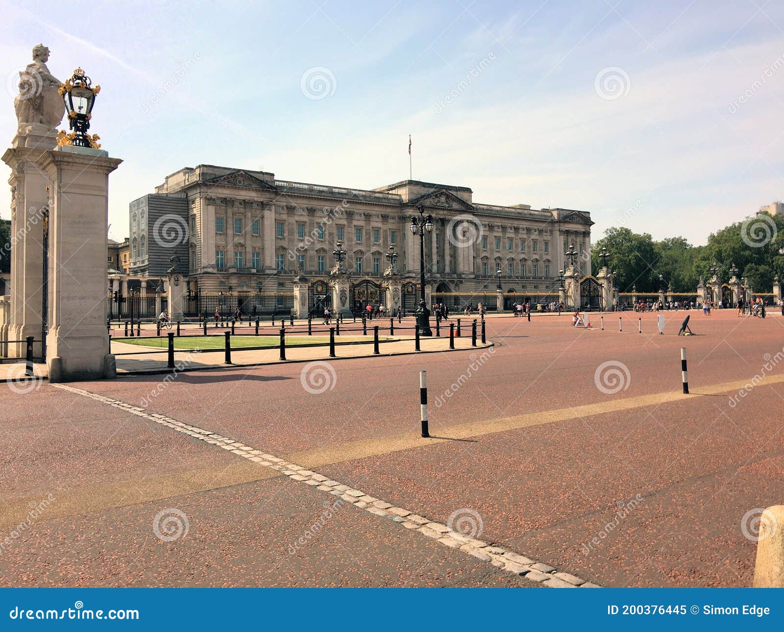 A View of Buckingham Palace in London Editorial Image - Image of ...