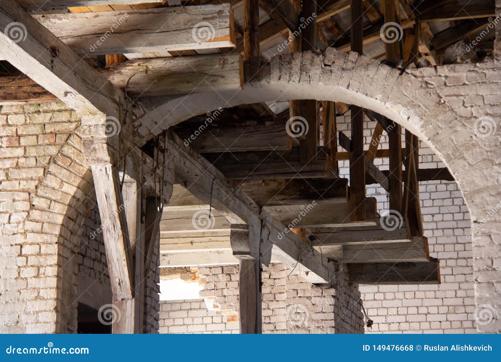 View of the Central Brick Arch Stock Photo - Image of beam, city: 149476668