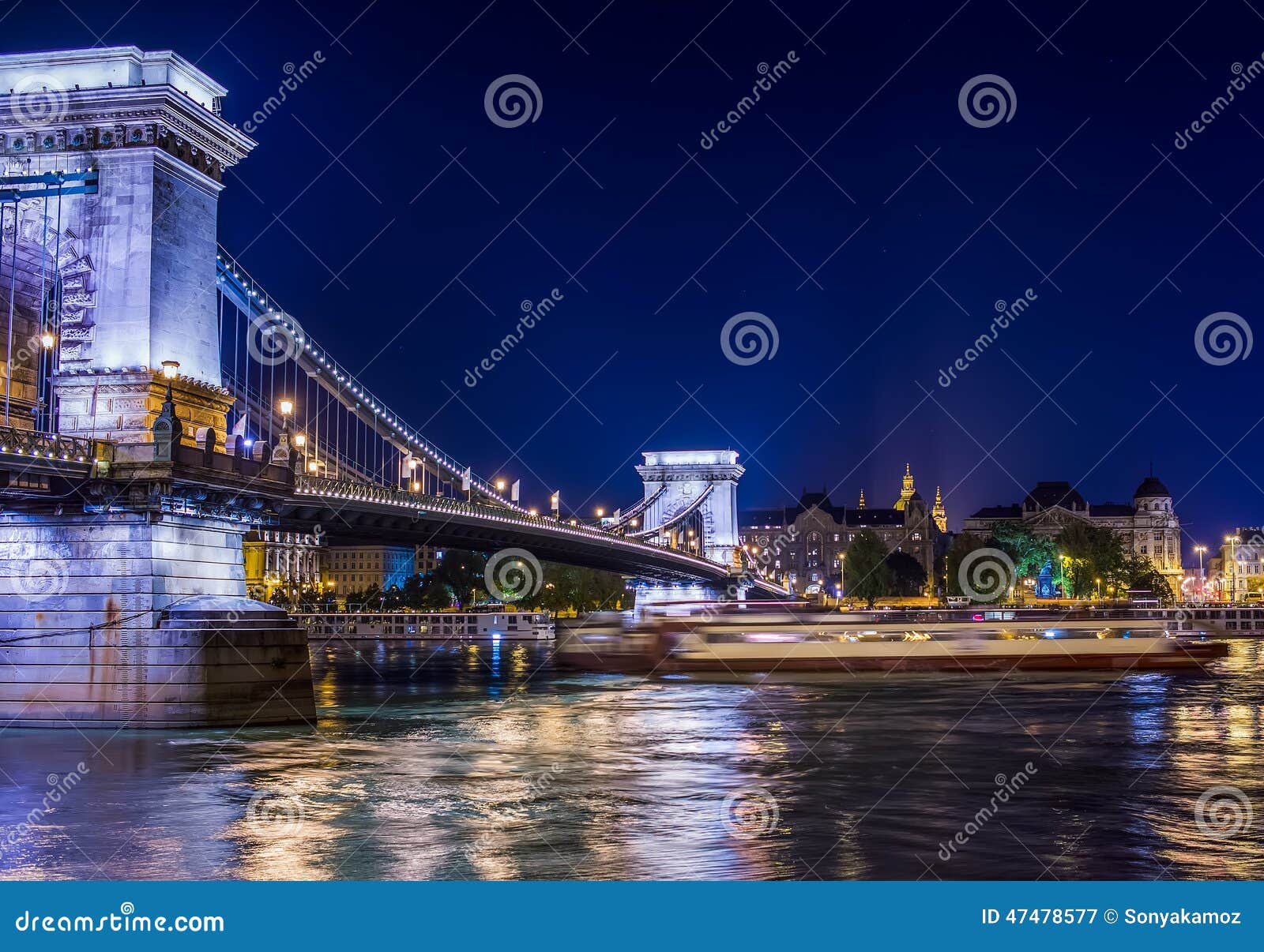 The View of Chain Bridge and the Danube at Night, Budapest, Hung Stock ...