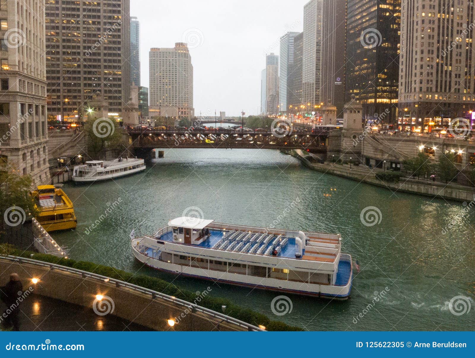A View of the Chicago River Editorial Image - Image of skyline, chicago ...