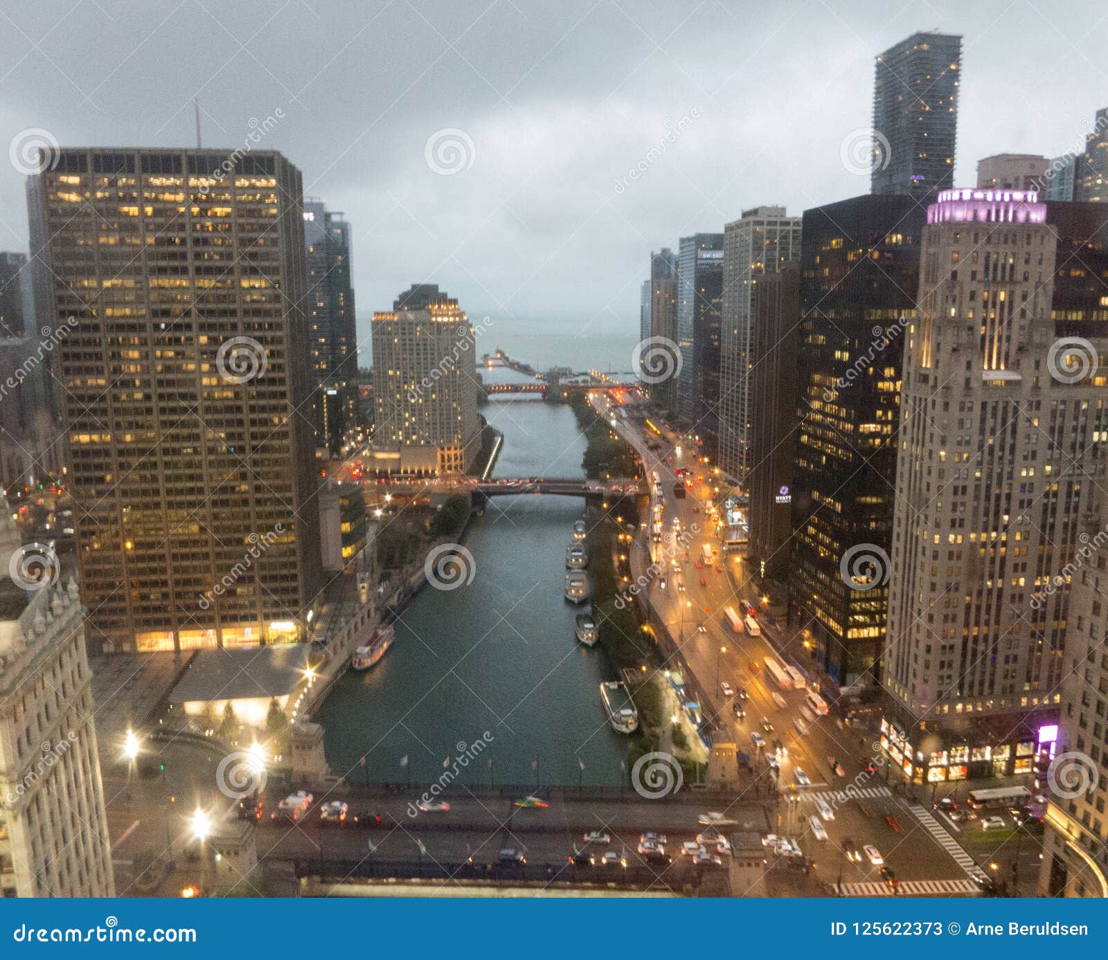 A View of the Chicago River Editorial Stock Photo - Image of chicago ...