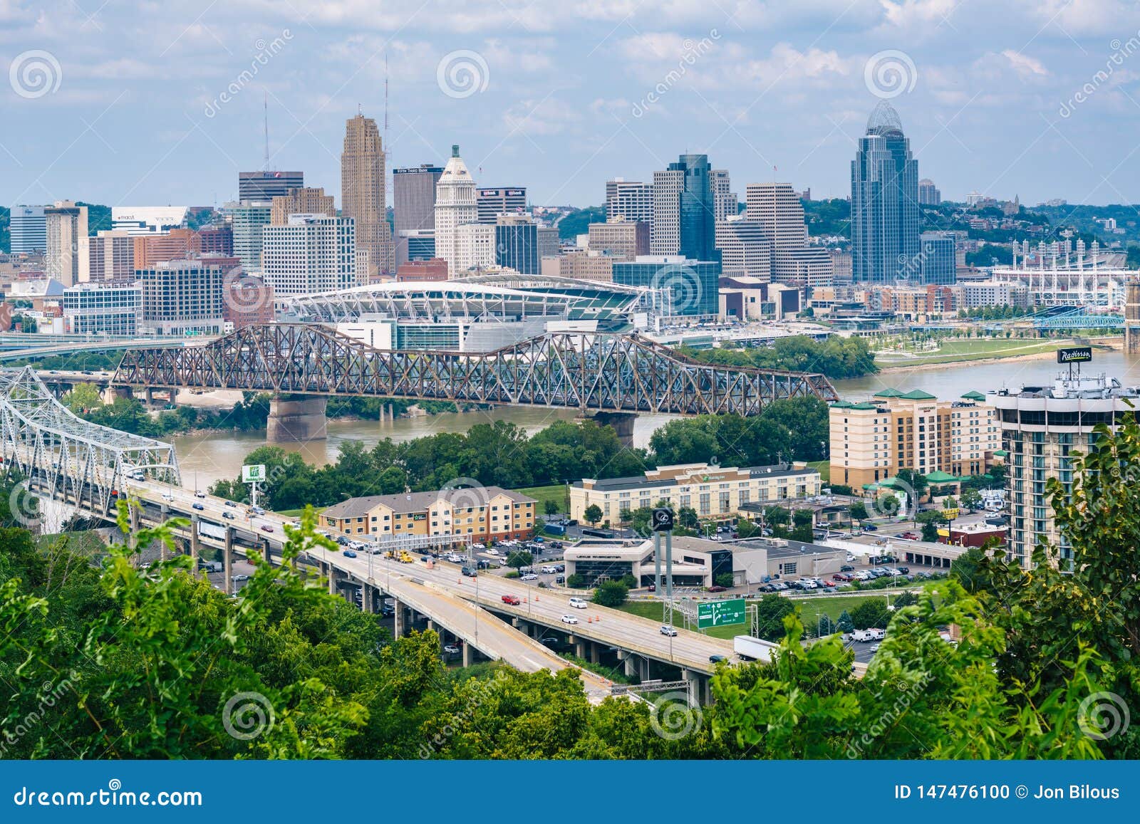 View of Cincinnati, from Devou Park in Covington, Kentucky Editorial ...