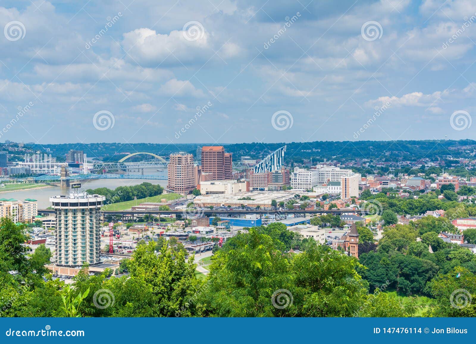 View of Cincinnati, from Devou Park in Covington, Kentucky Editorial ...
