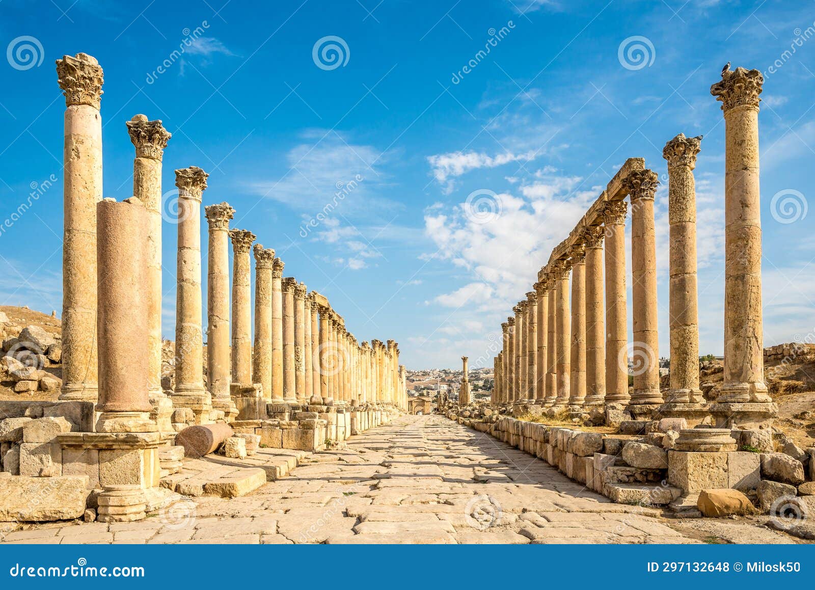 View at the Colonnaded Street in Archaeological Complex of Jerash ...