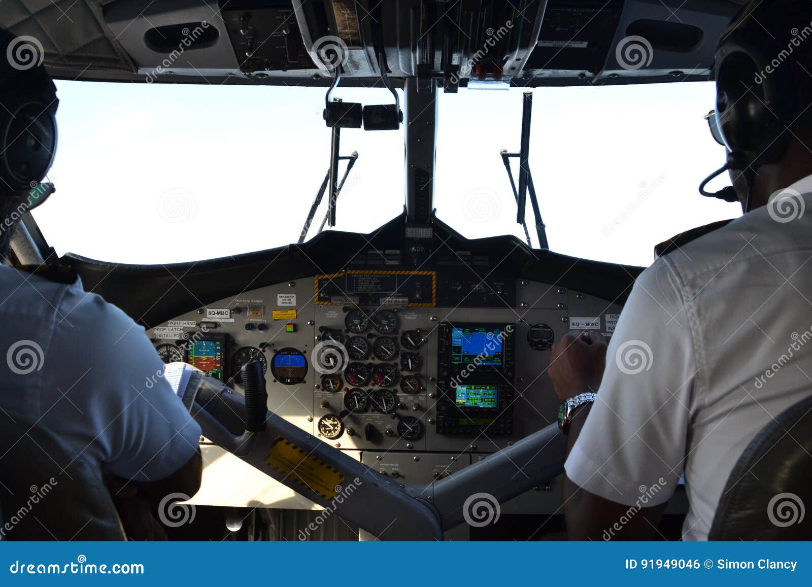 Flight deck during flight editorial photo. Image of cockpit - 91949046