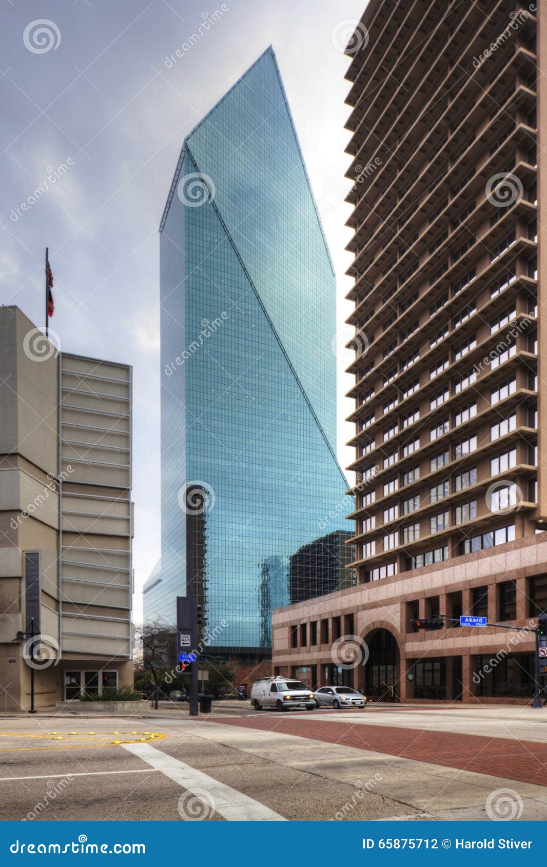 View of Dallas Including the Fountain Place Building Editorial ...