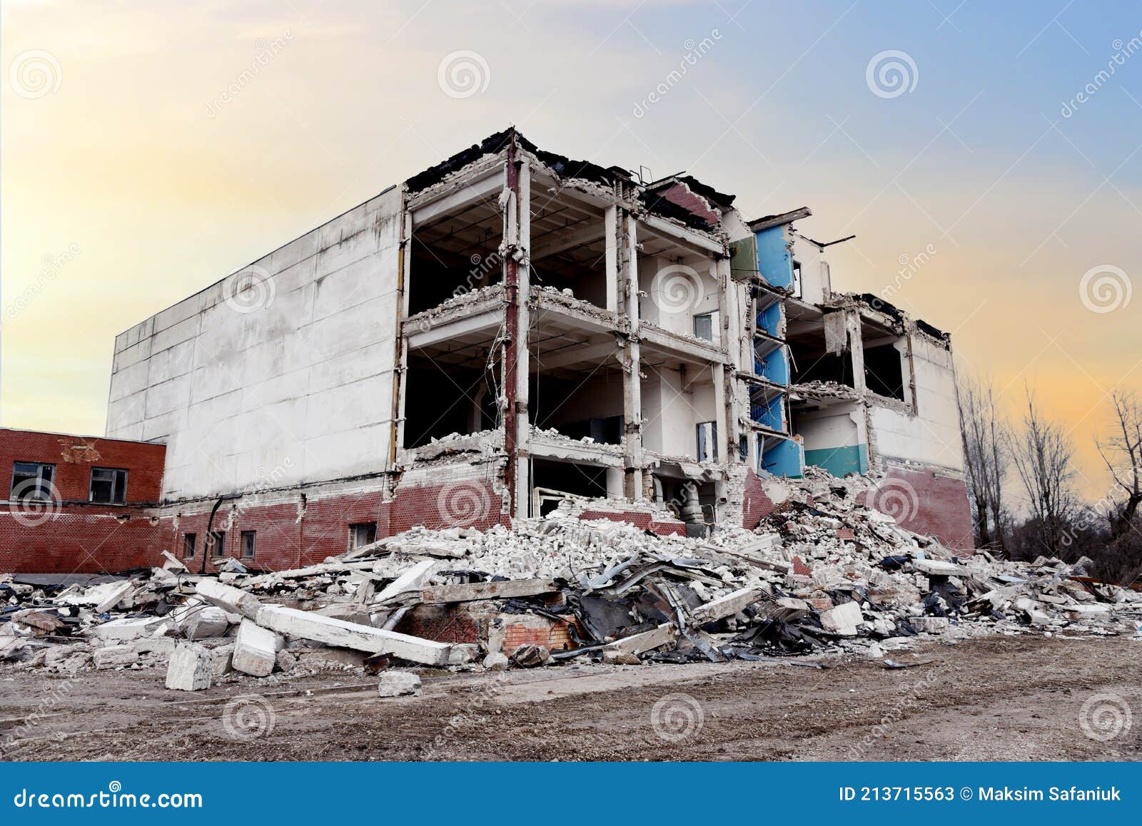 View of the Demolition of a Multi-storey Building. Dismantling and ...