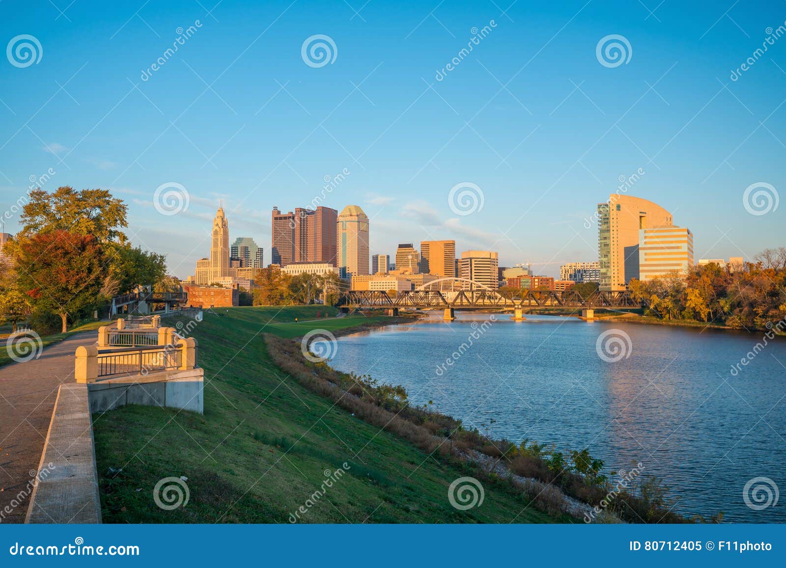View of Downtown Columbus Ohio Stock Image - Image of park, cityscape ...