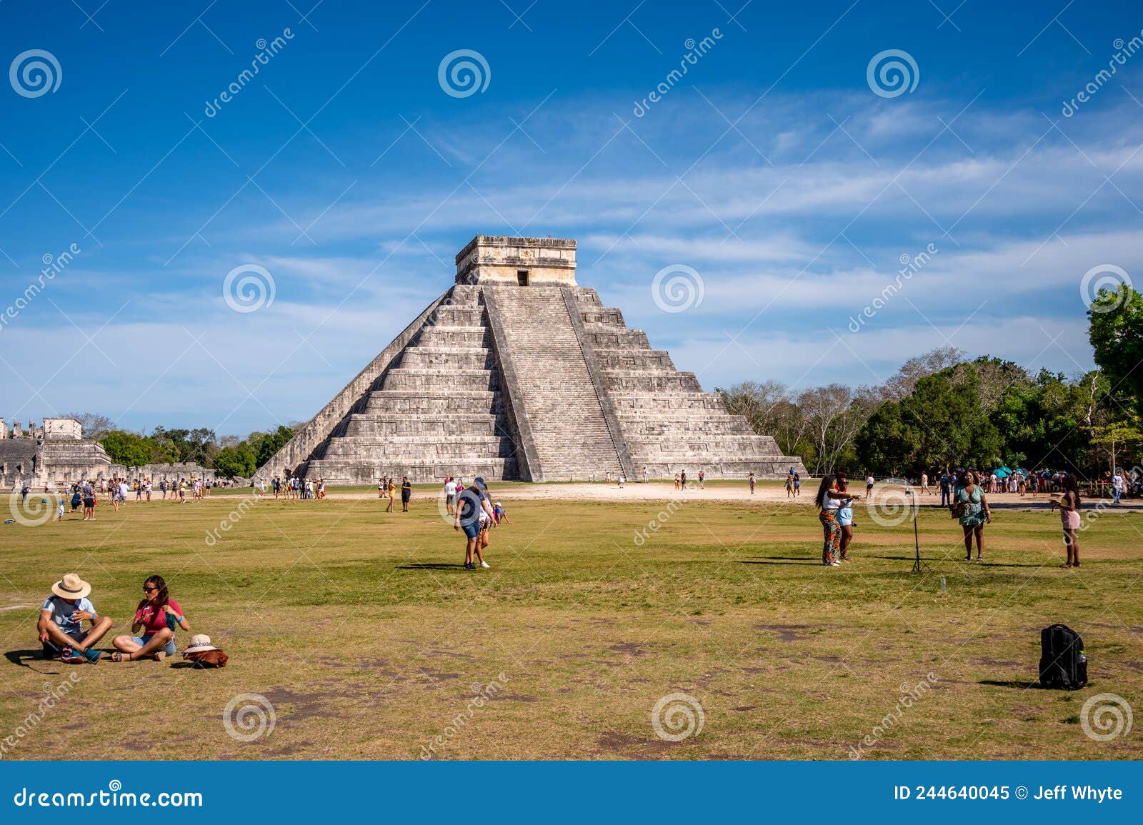 View of El Castillo Pyramid at Chichen Itza Editorial Image - Image of ...