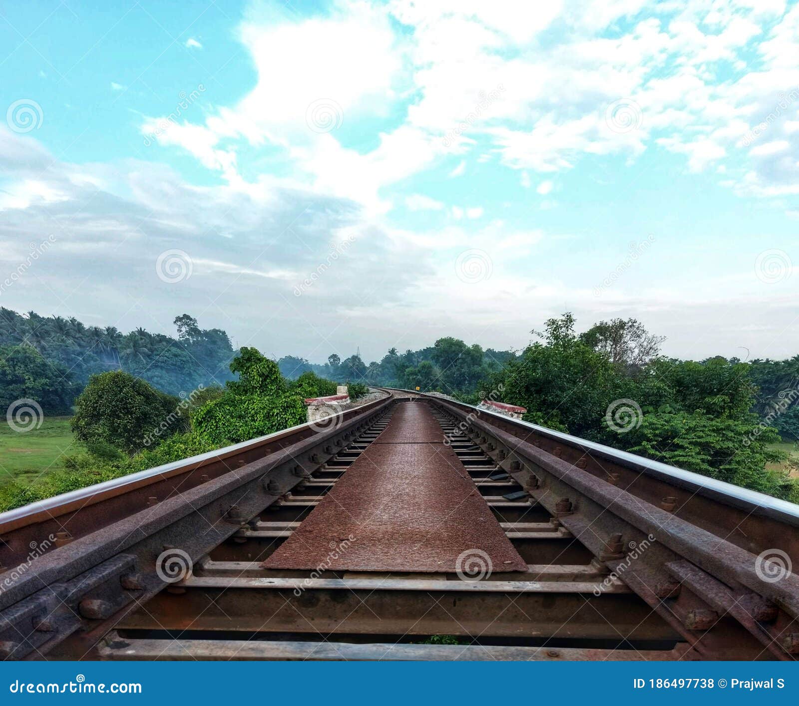 A View of Empty Railway Track. Stock Photo - Image of train, walkway ...