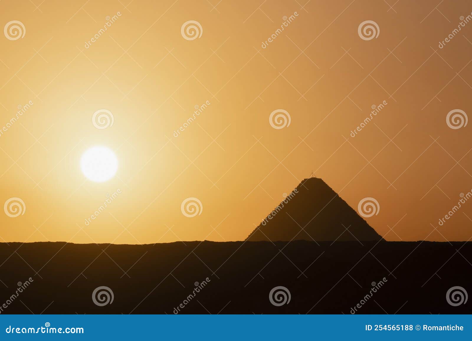 View on Great Pyramid of Giza at Sunrise Stock Photo - Image of cheops ...