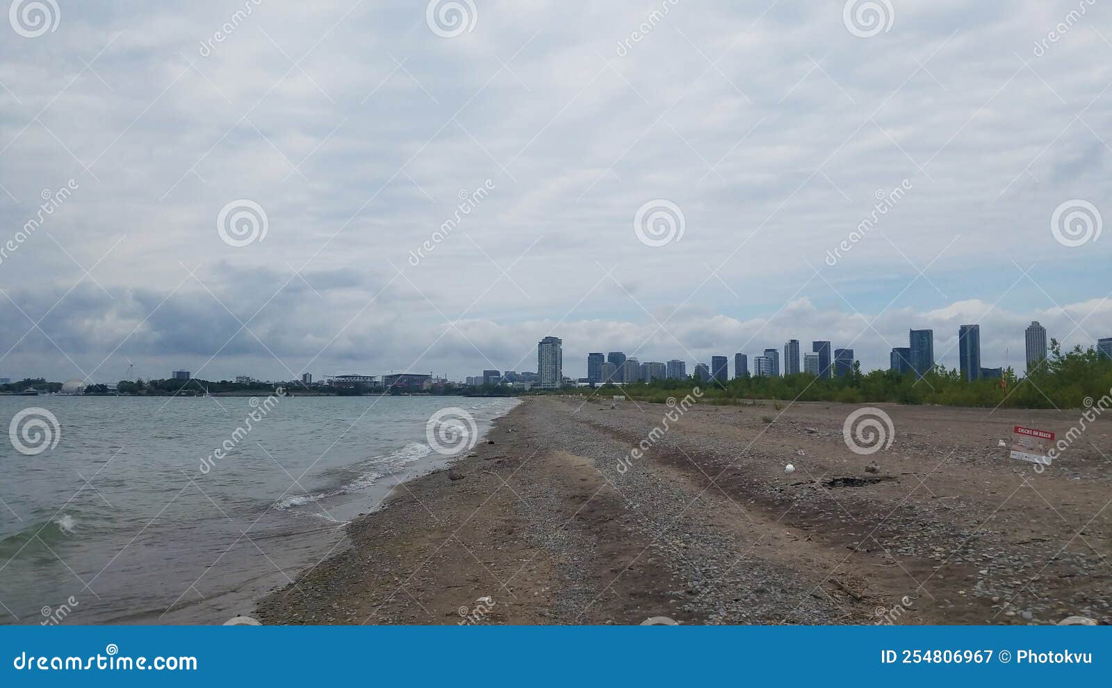 Hanlan`s Point Beach stock image. Image of park, landscape - 254806967