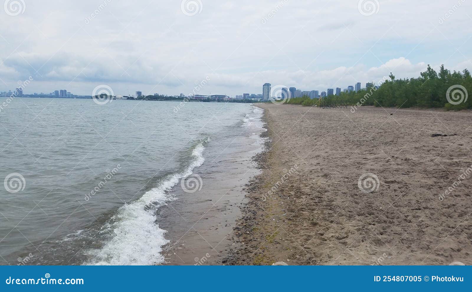 Hanlan`s Point Beach stock image. Image of green, blue - 254807005