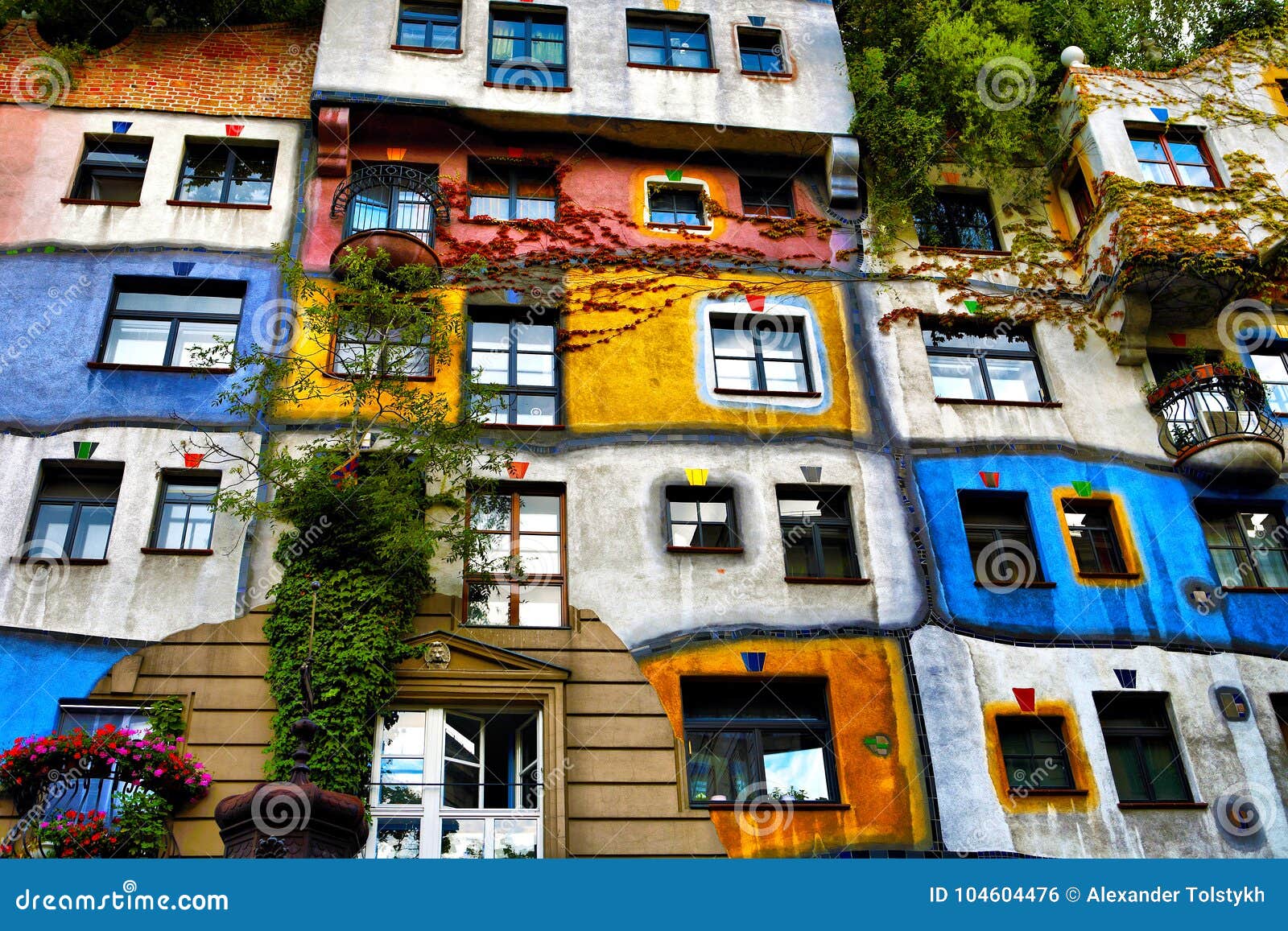 Hundertwasser House in Vienna, Austria Editorial Photo - Image of ...