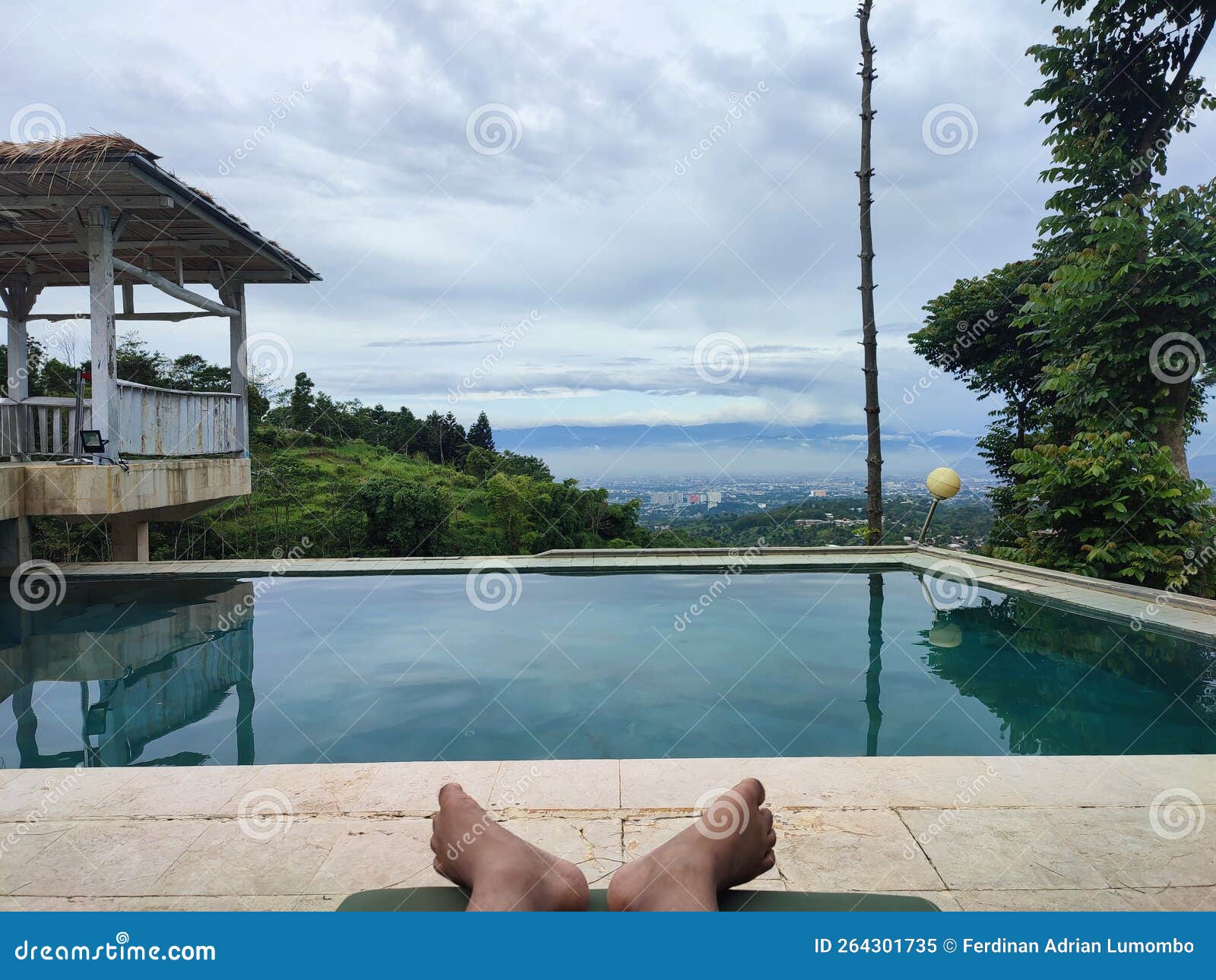 The View beside the Infinity Pool Stock Image - Image of ocean, resort ...