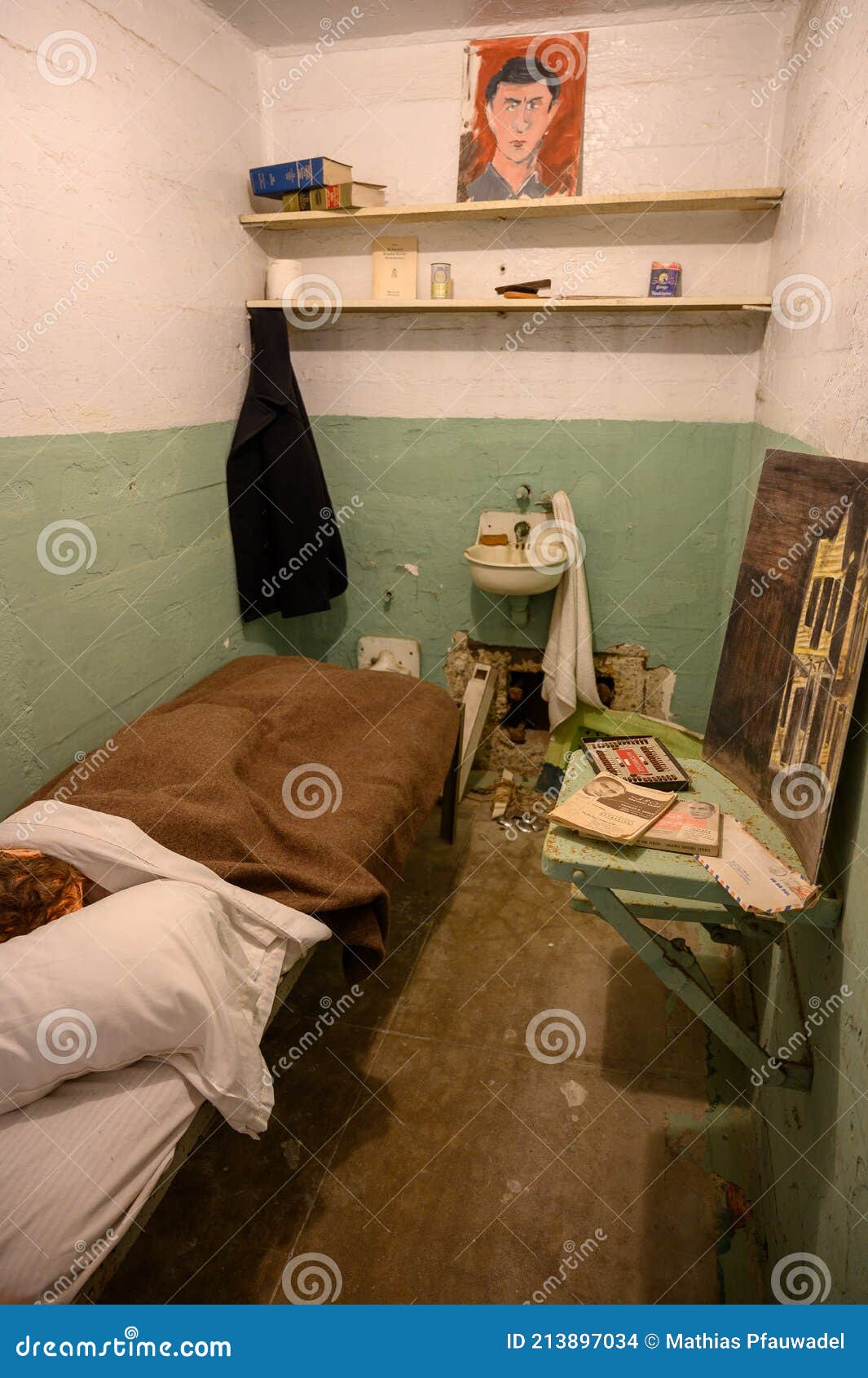 Alcatraz Prison Cell editorial stock image. Image of landmark - 213897034