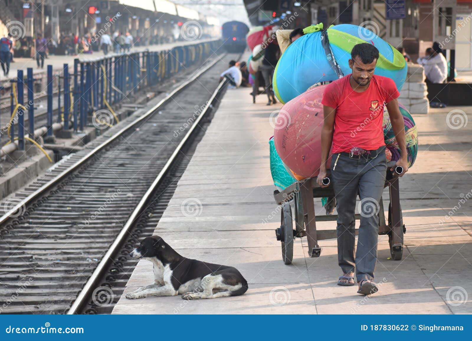 View of Labour in an Indian Railway Station Editorial Photography ...