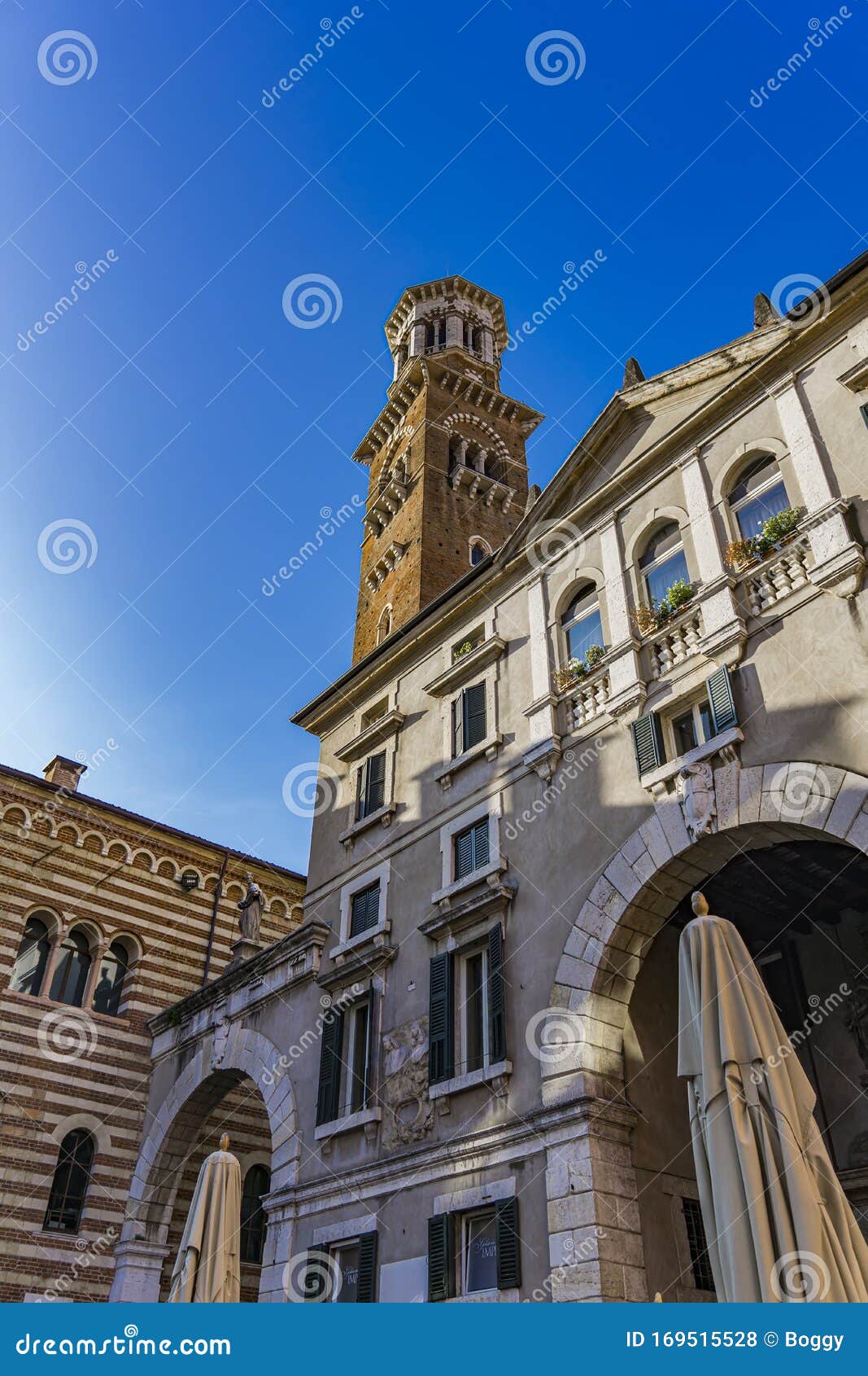 Lamberti Tower in Verona, Italy Stock Photo - Image of outdoor, scenic ...