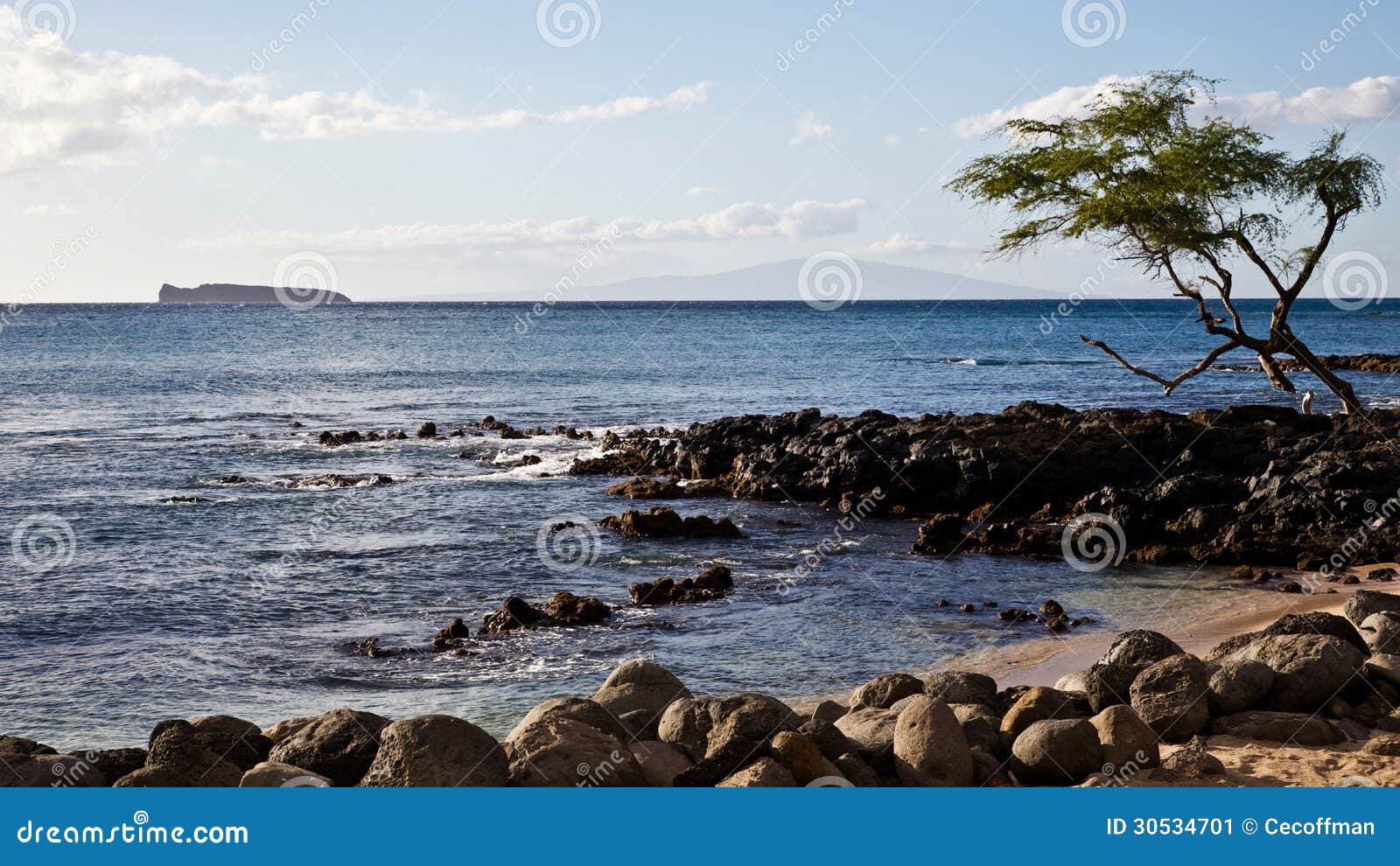 View of Lanai and Molokini stock image. Image of tropic - 30534701