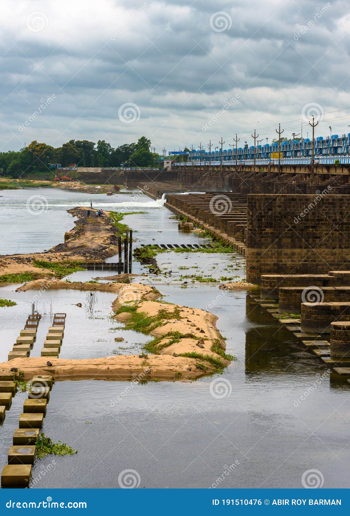 View of Log Gates of Barrage Stock Photo - Image of horizon, bridge ...