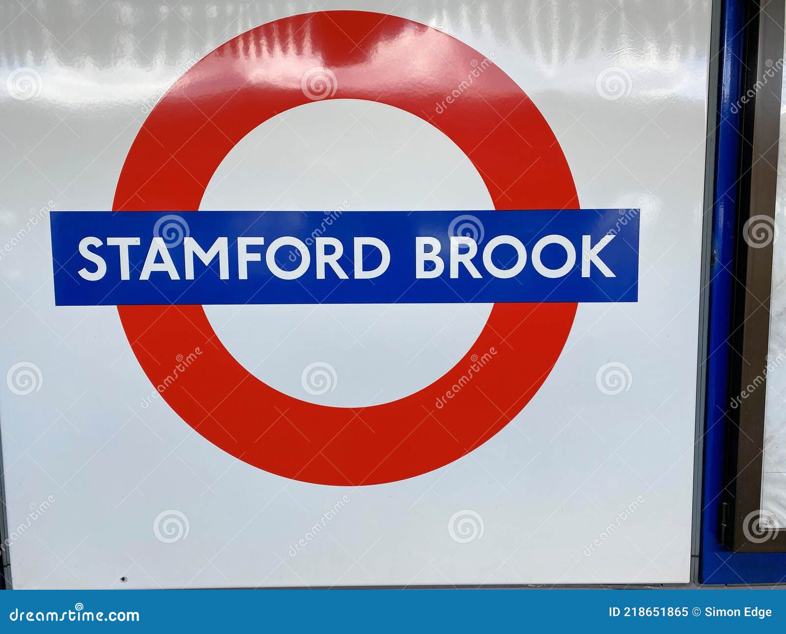 A View of a London Tube Sign Editorial Image - Image of tube, circle ...