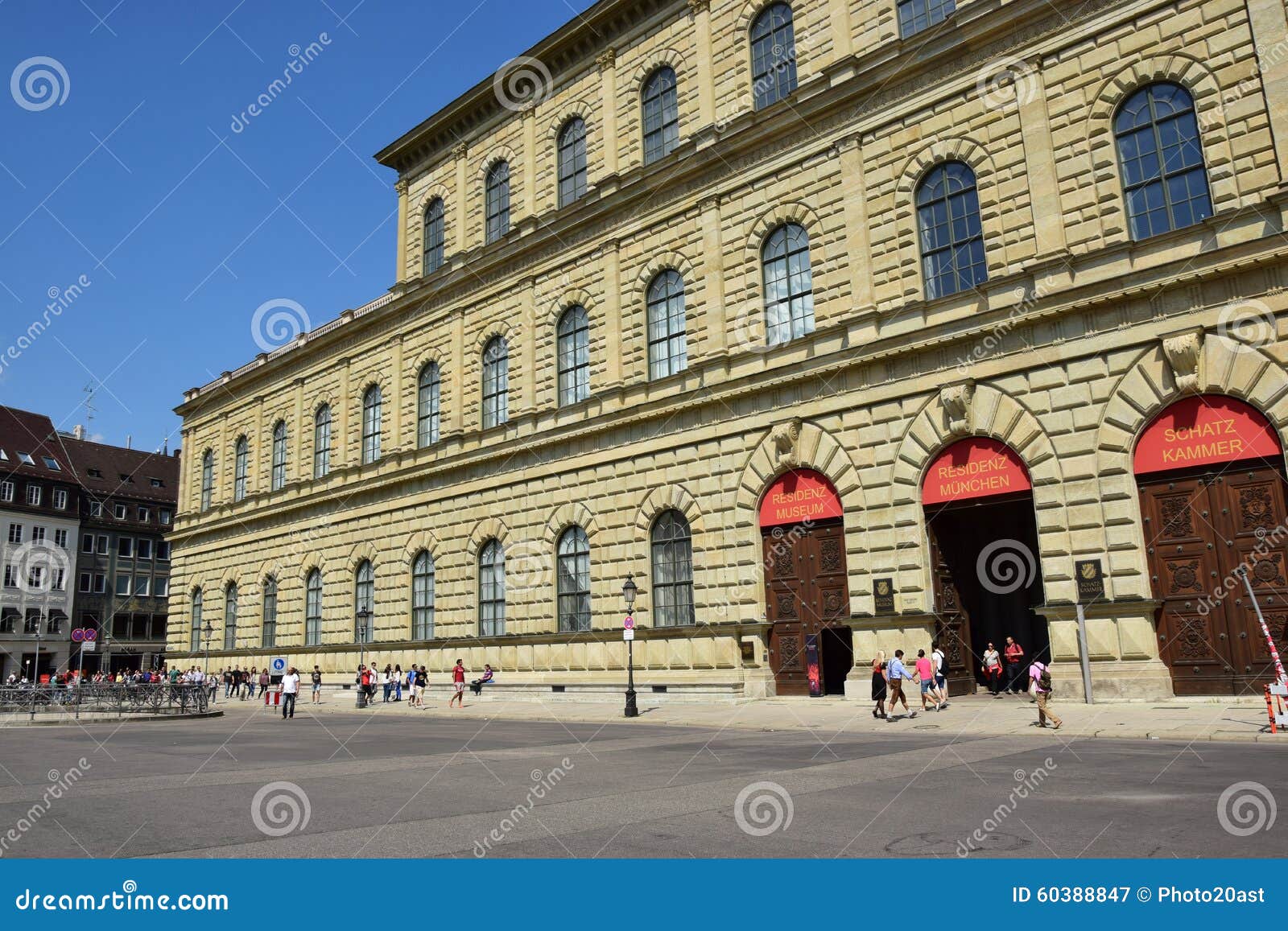 View in the MAX-JOSEPH-PLATZ Square in Munich, Germany Editorial ...