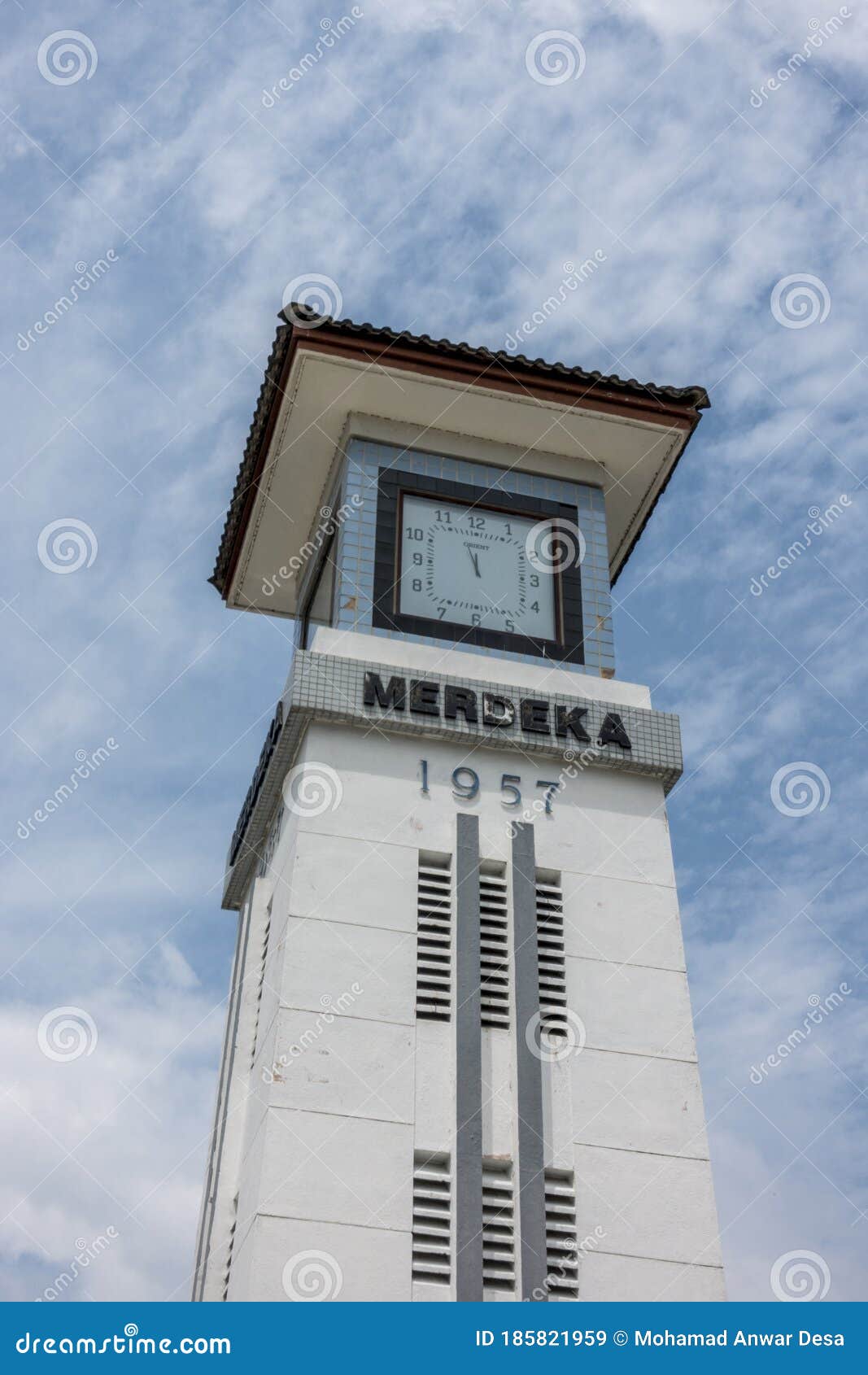 Merdeka 1957 Kulim Clock Tower Editorial Stock Image - Image of cave ...