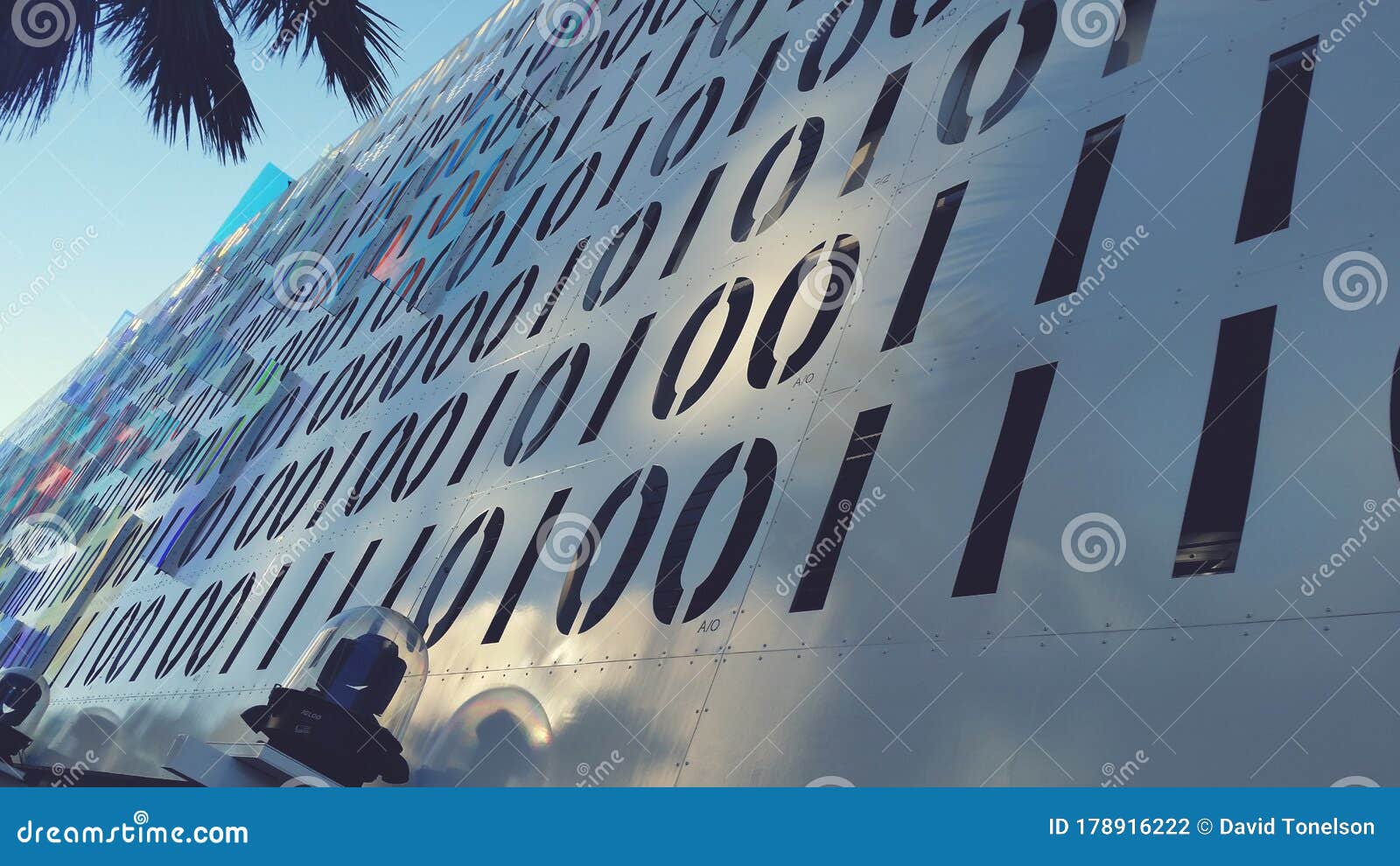 Ones and zeroes editorial photography. Image of aluminum - 178916222