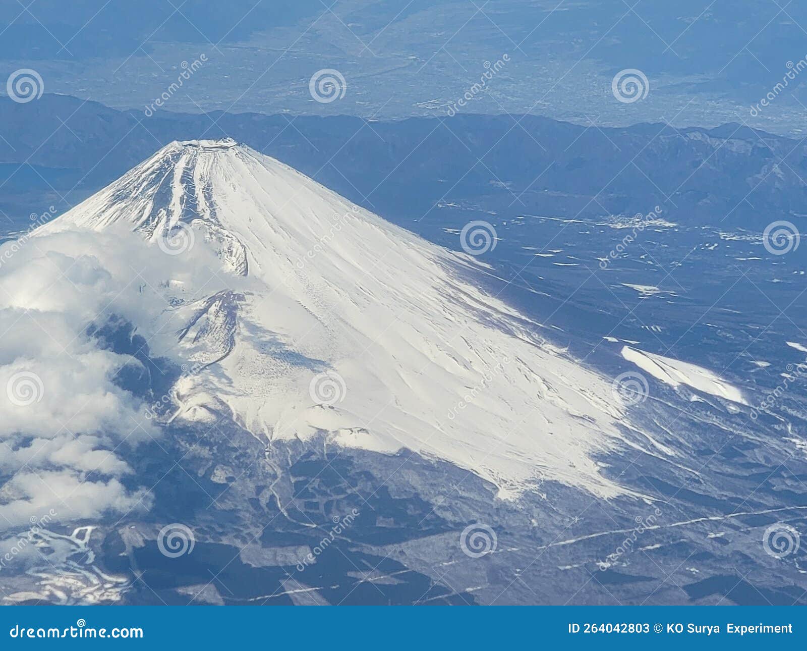 View of Mount Fuji from the Plane Stock Image - Image of ridge, plane ...