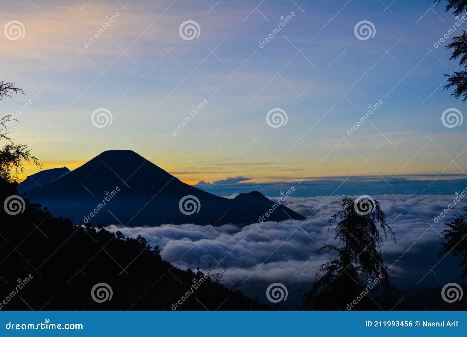 View of Mount Prau before Sunrise Stock Photo - Image of horizon, light ...