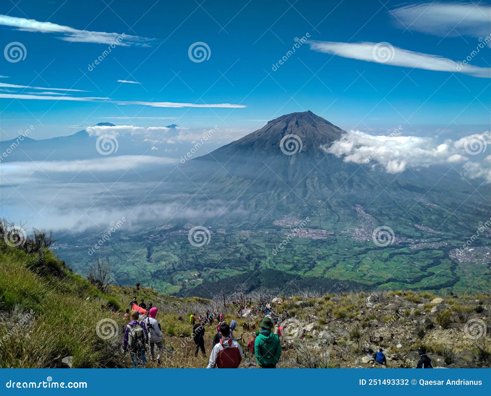 View of Mount Sumbing editorial photography. Image of backpacking ...
