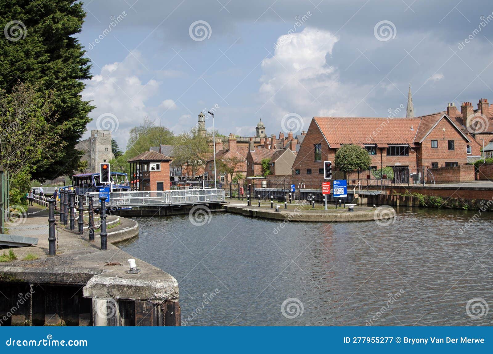 Newark Town Lock, River Trent Stock Image - Image of river, british ...