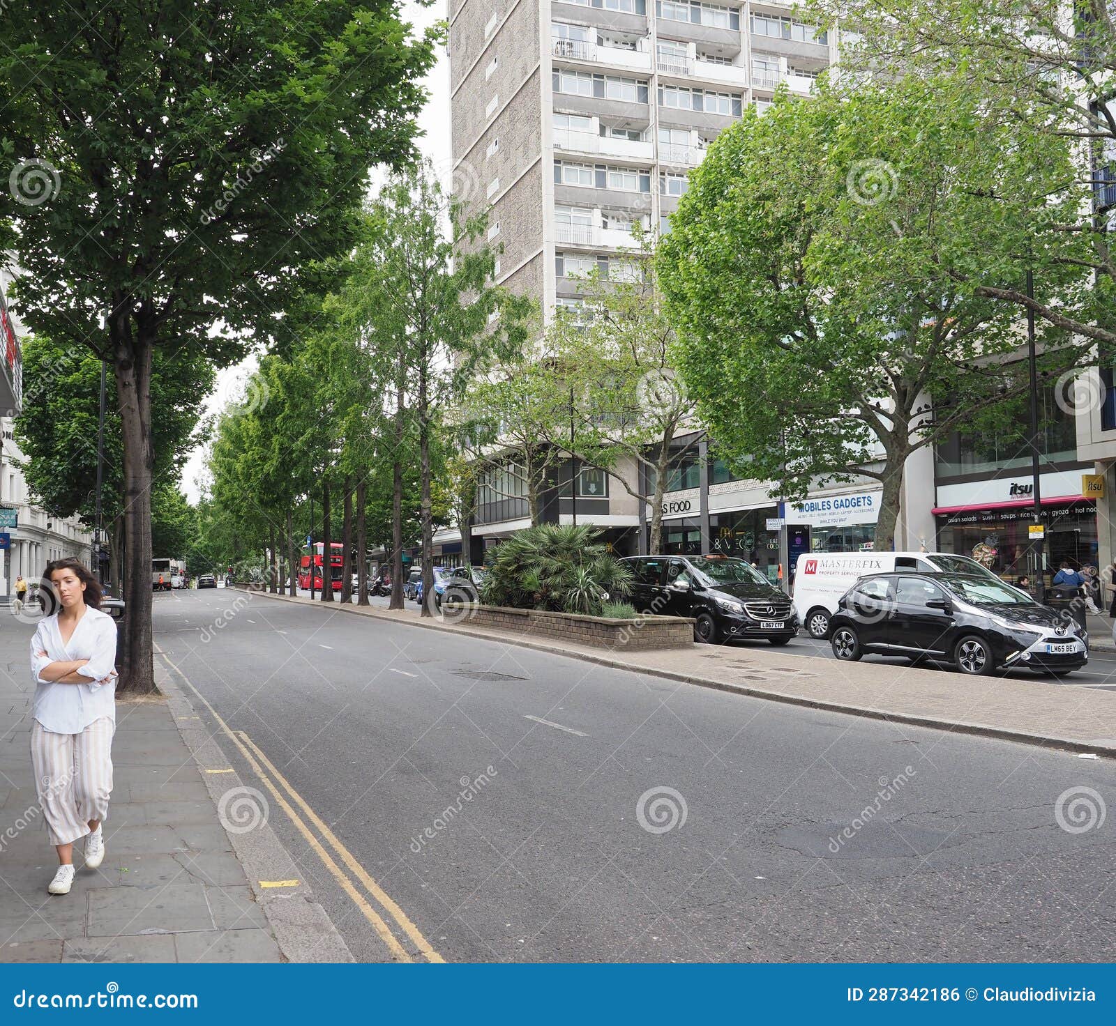 View of Notting Hill in London Editorial Photo - Image of england ...