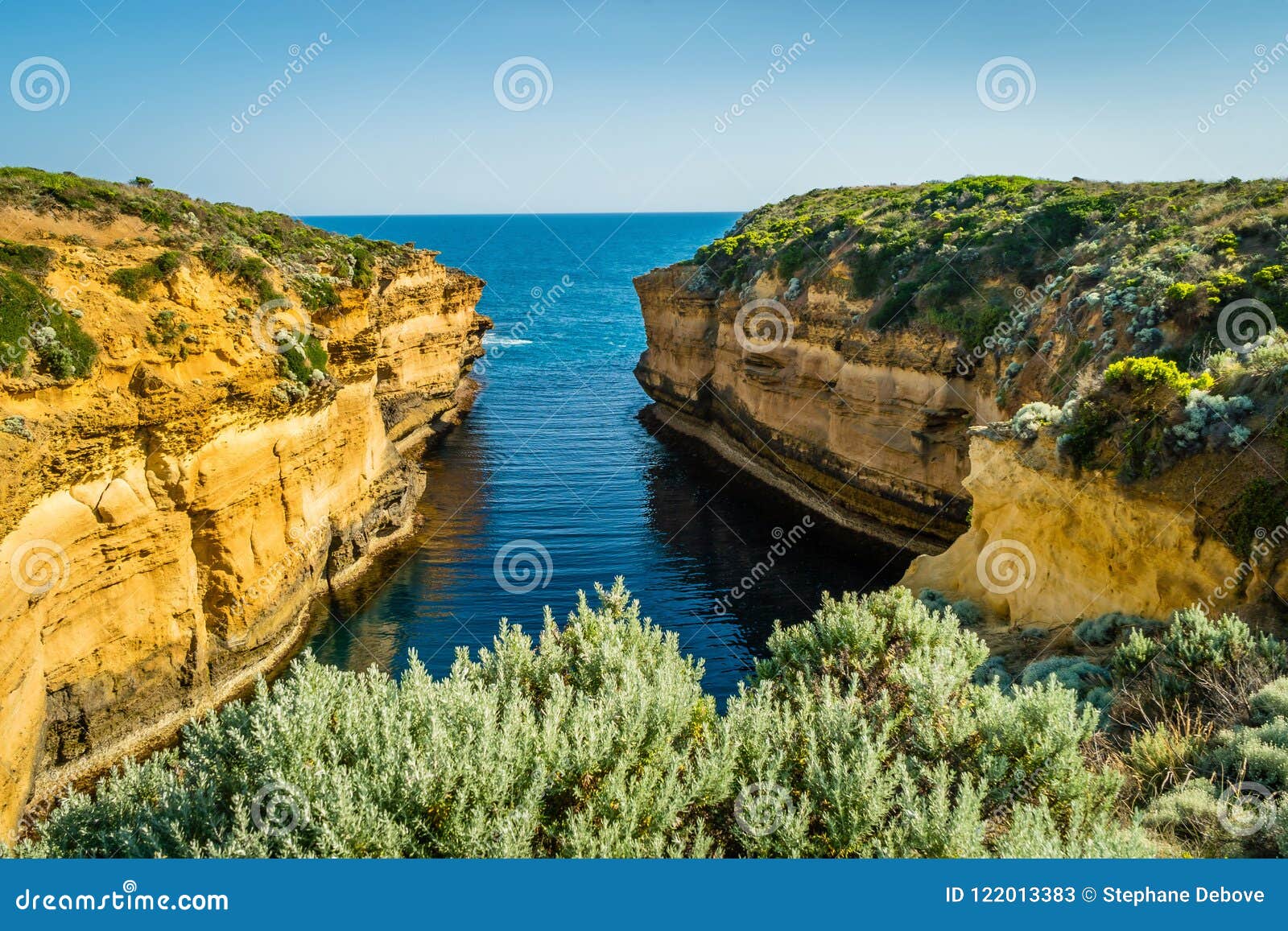 View of the Ocean from the Thunder Cave on the Great Ocean Road Stock ...