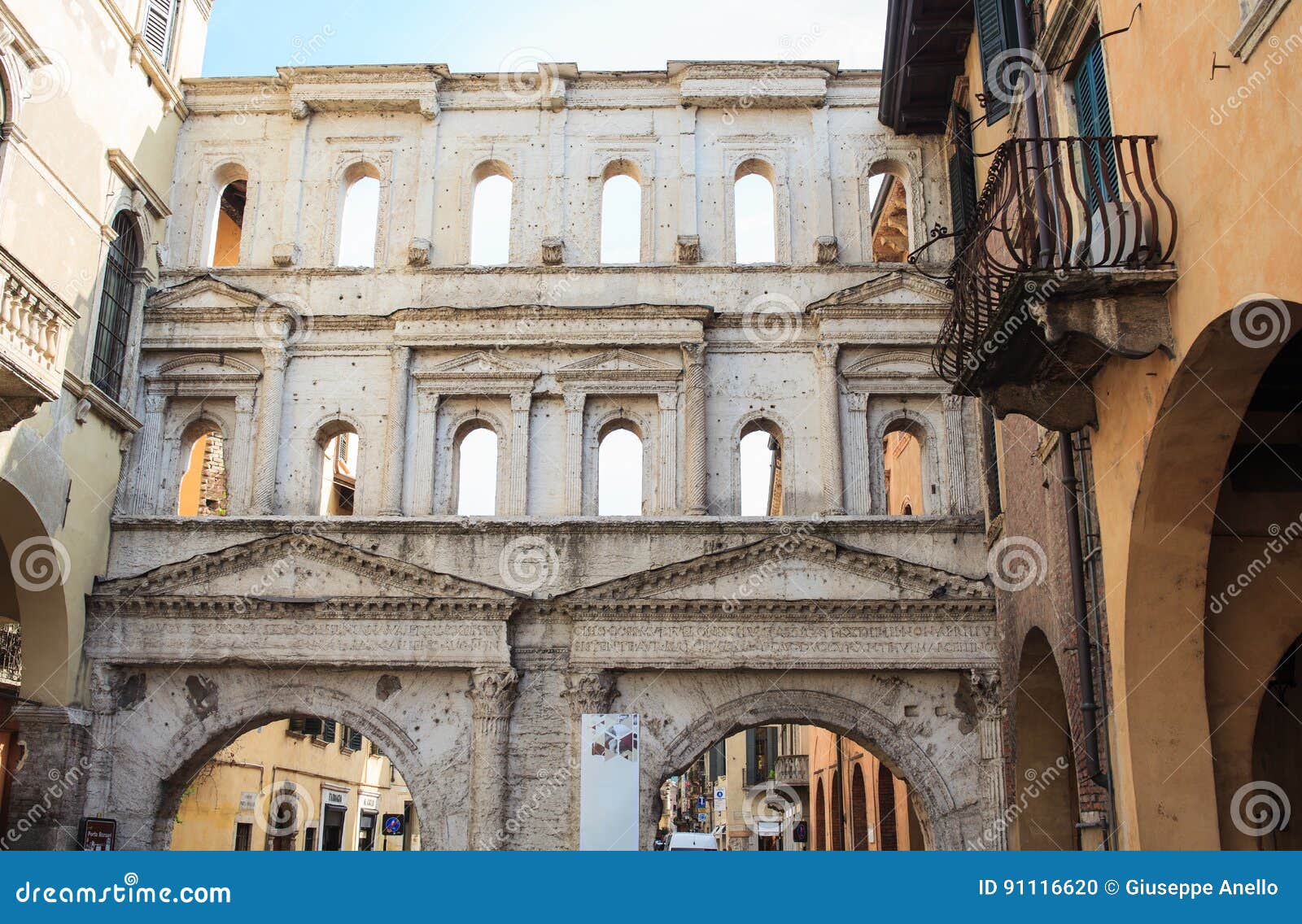 View of Porta Borsari, Verona Editorial Image - Image of architecture ...