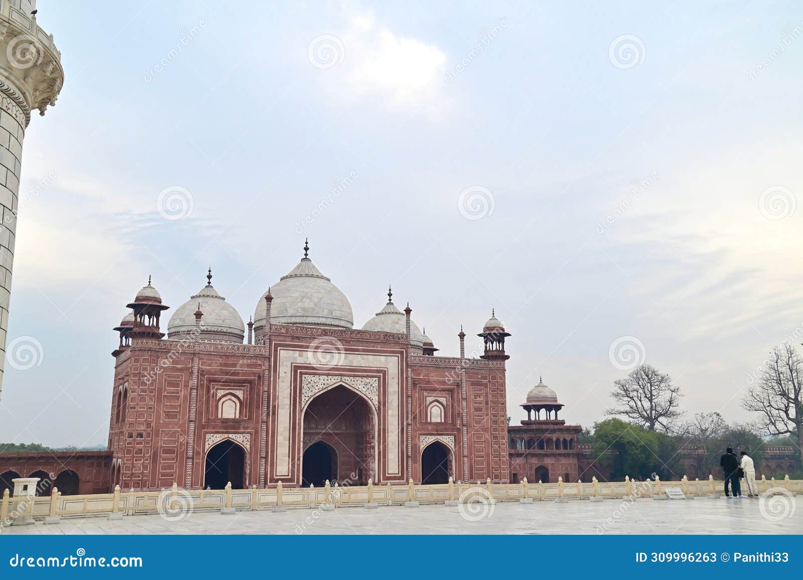View of Red Mosque Next To Taj Mahal in India Editorial Stock Photo ...