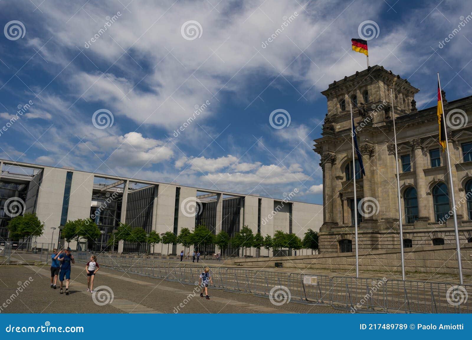 View of the Reichstag in Berlin Editorial Stock Image - Image of facade ...