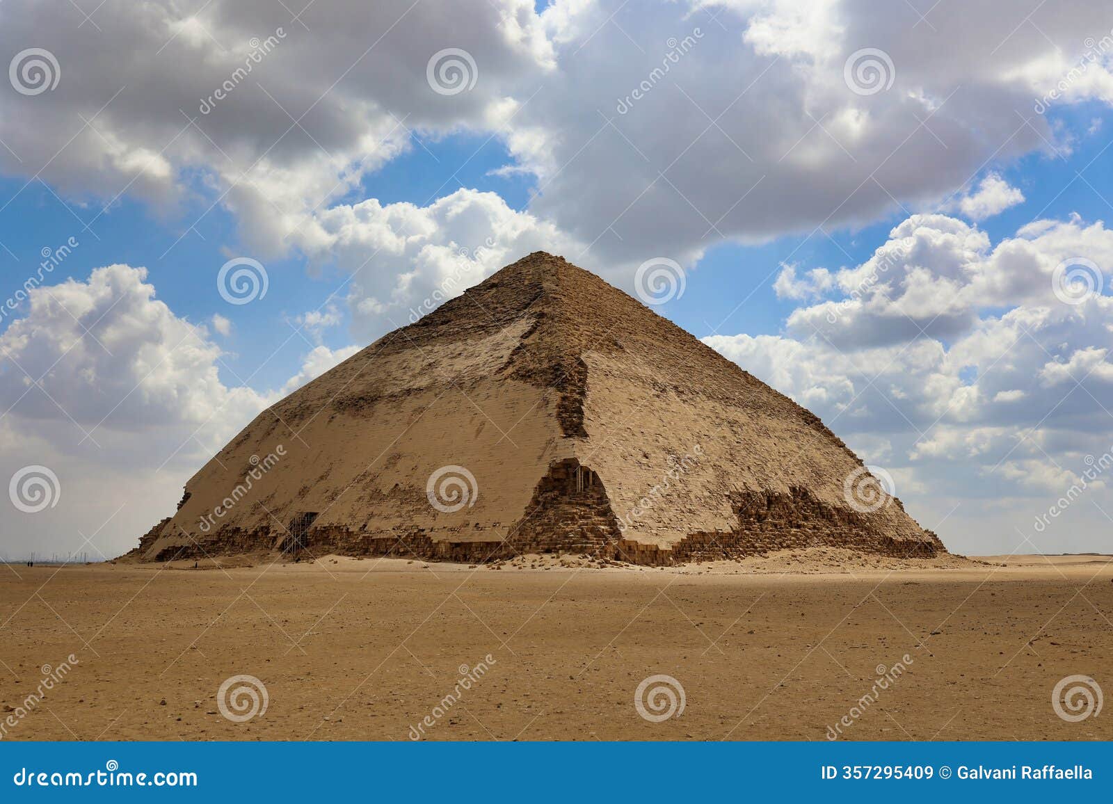 Rhomboid Pyramid Royalty-Free Stock Photo | CartoonDealer.com #86583777