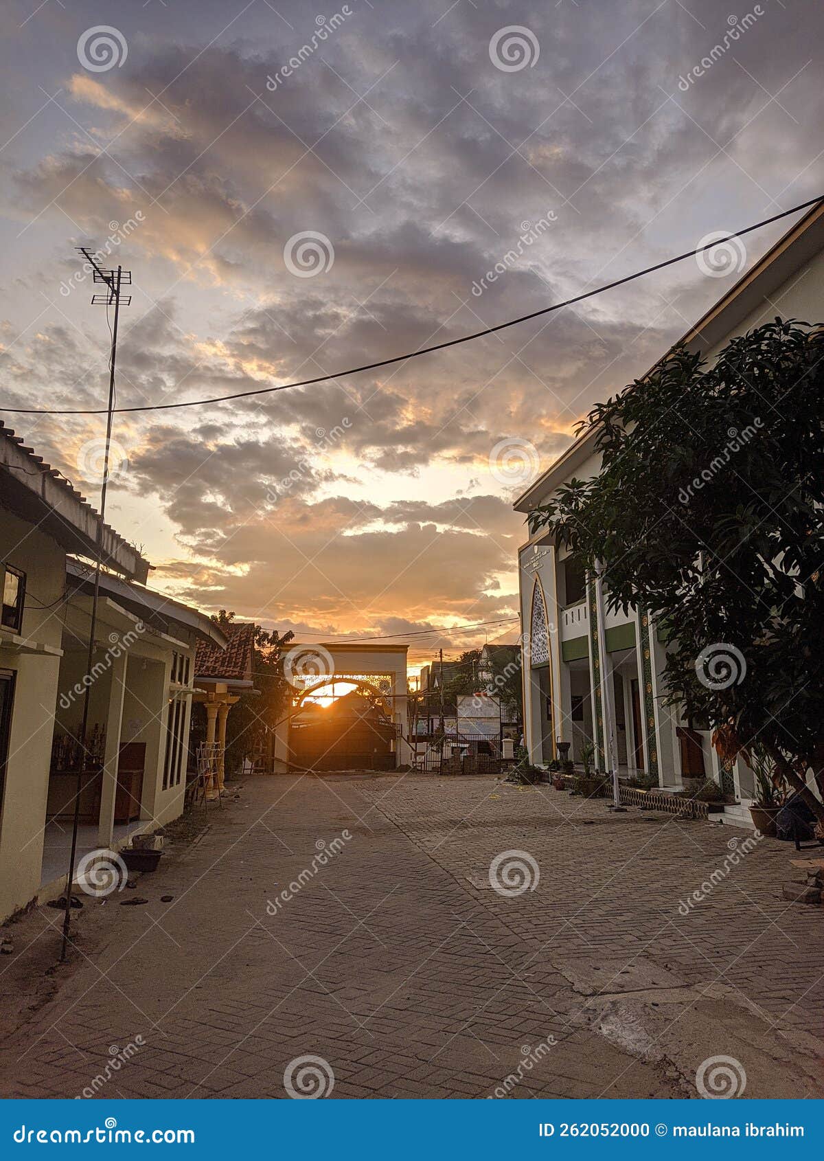 View of the Rising Sun on the Eastern Horizon Stock Photo - Image of ...