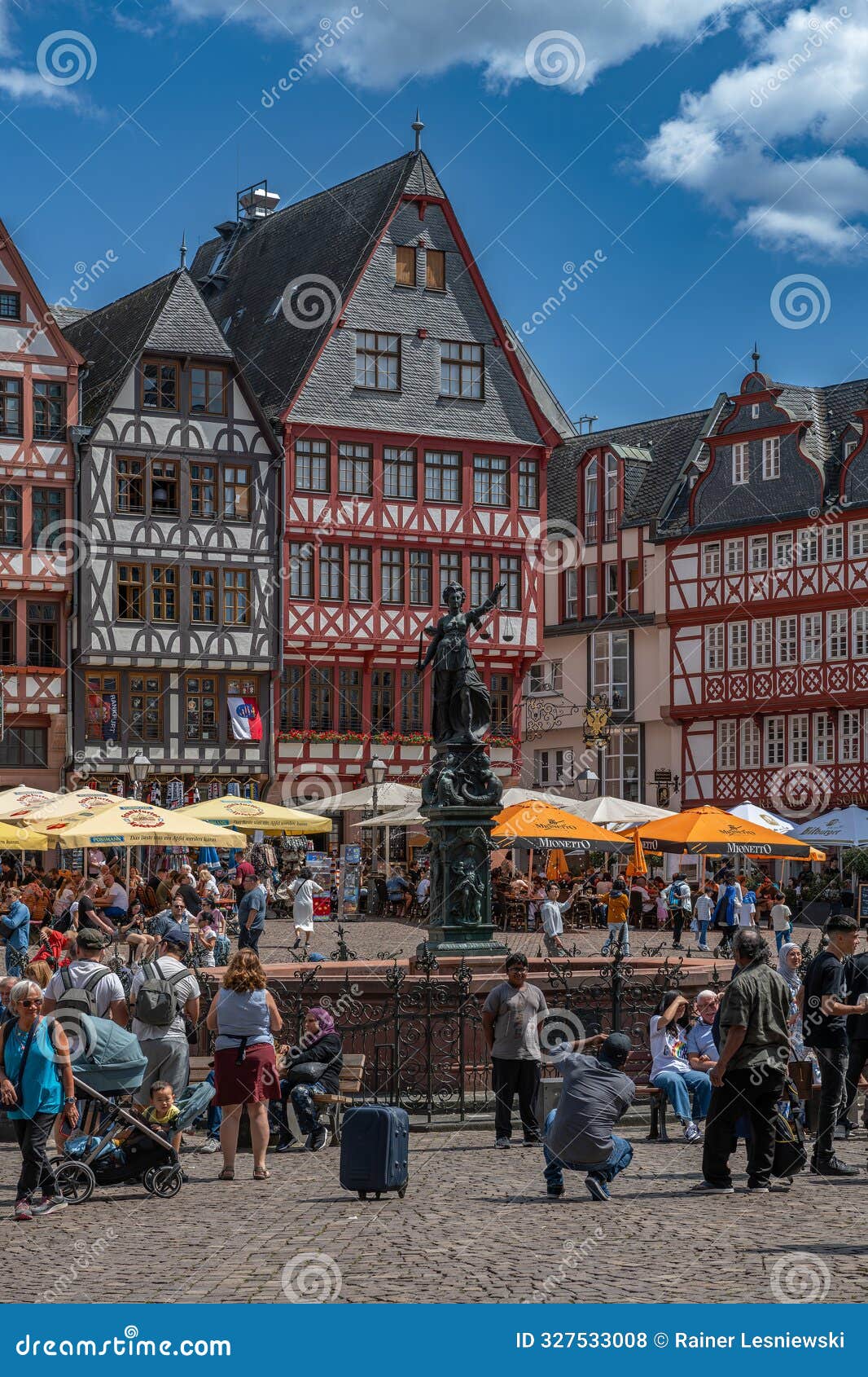 View of the Romerberg Town Square in Frankfurt, Germany Editorial Stock ...