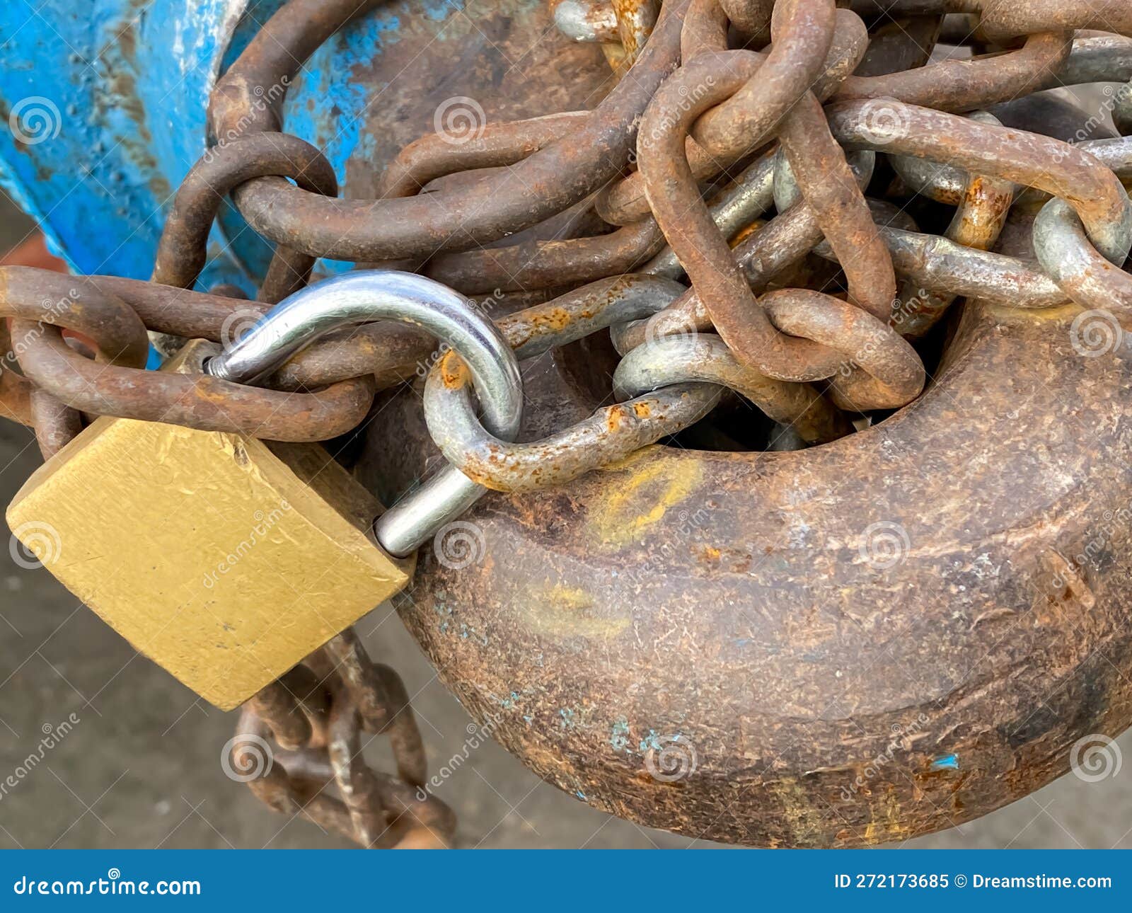 View of Rusty Chain and Lock Stock Image - Image of wallpaper, reptile ...