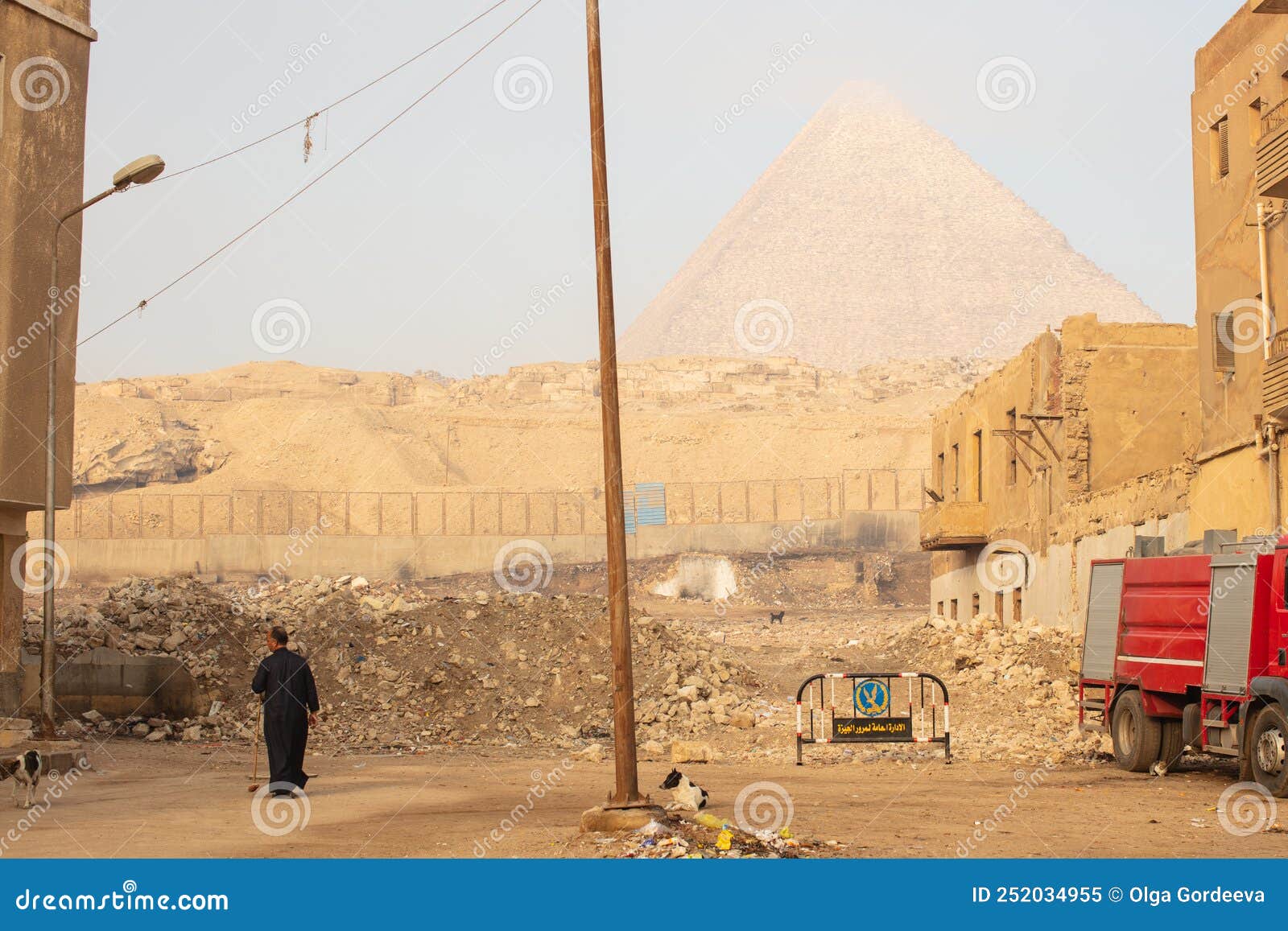 View from the Side of the Slums of the Egyptian Pyramids in Giza ...