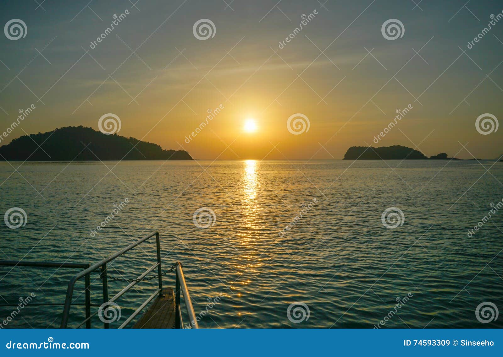 A View of the Sunset Over the Ocean Stock Image - Image of sunset ...