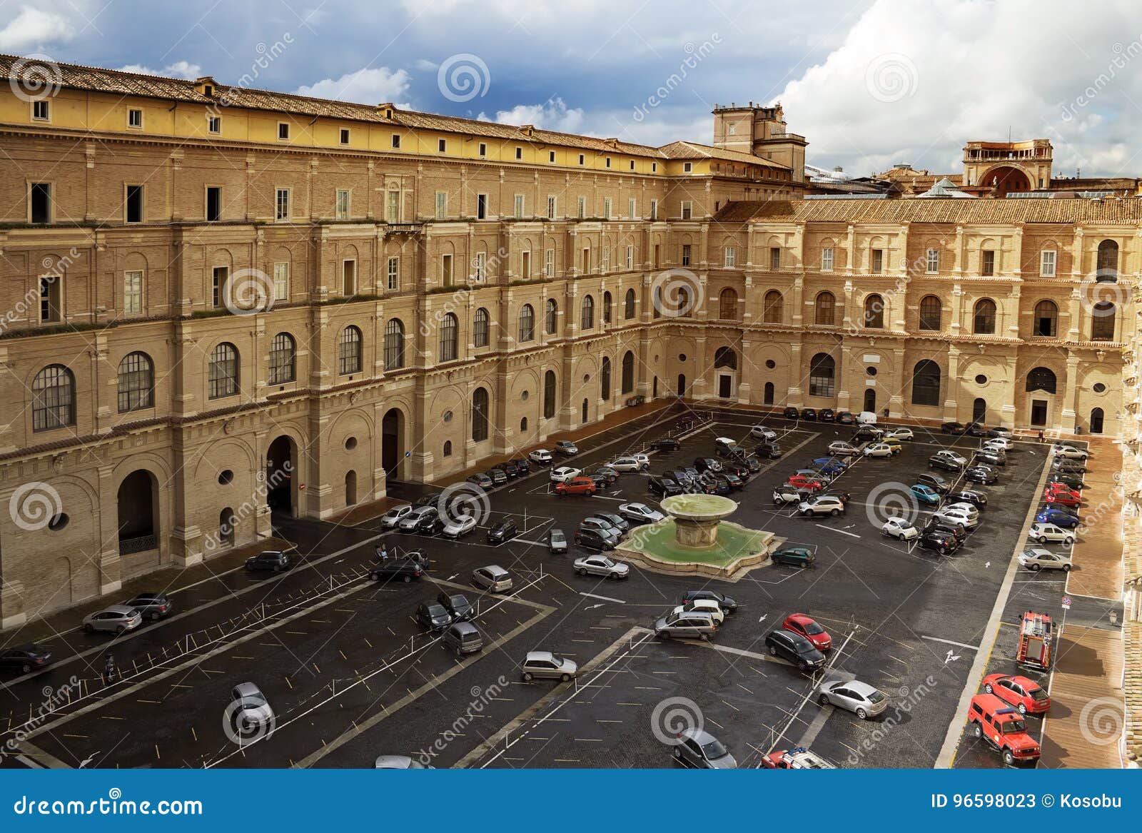 View To the Courtyard of the Museum Complex in Vatican Editorial Stock ...